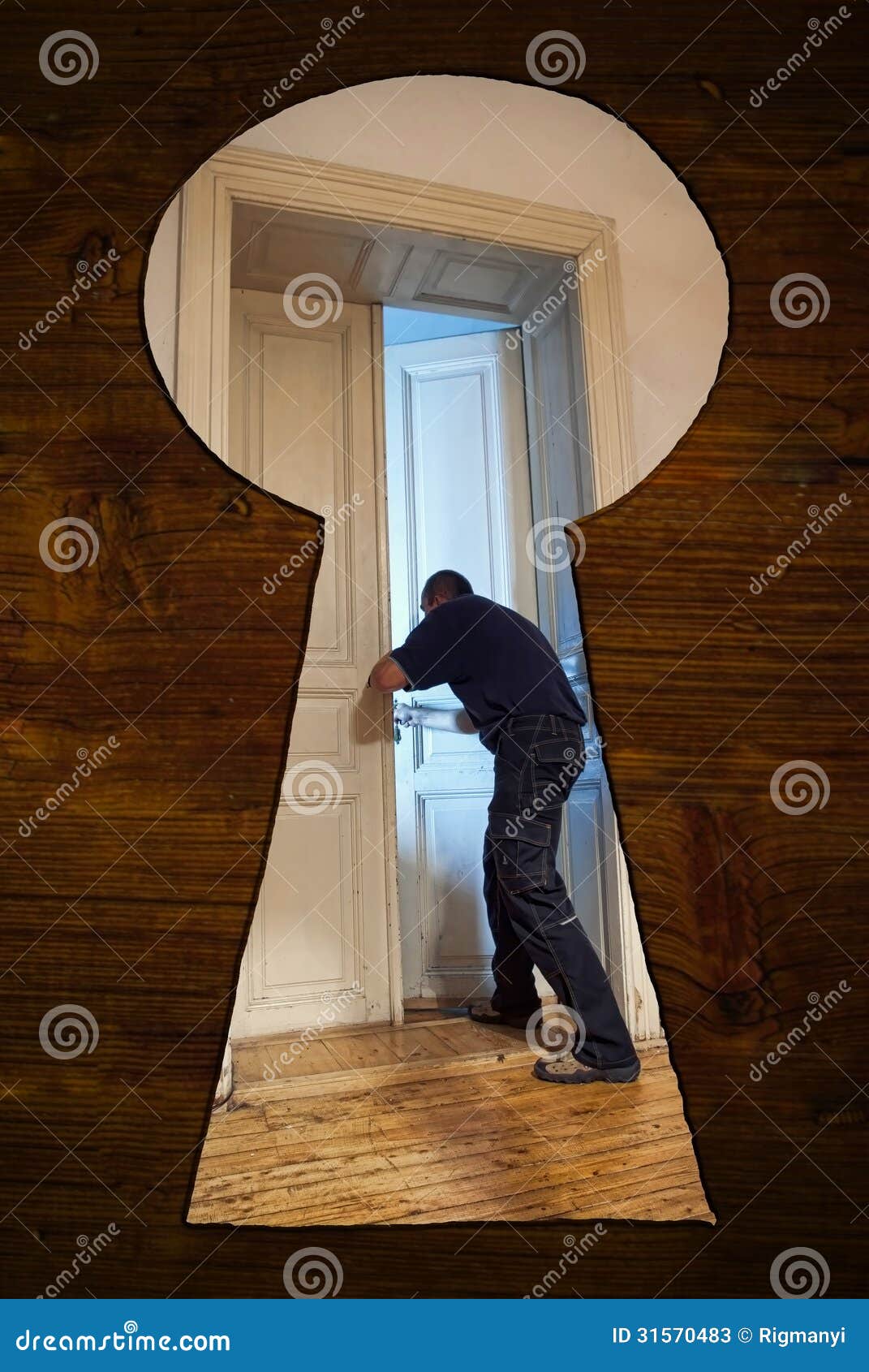Dissimulation Dans Le Cabinet Image stock - Image du ivre, peeking ...