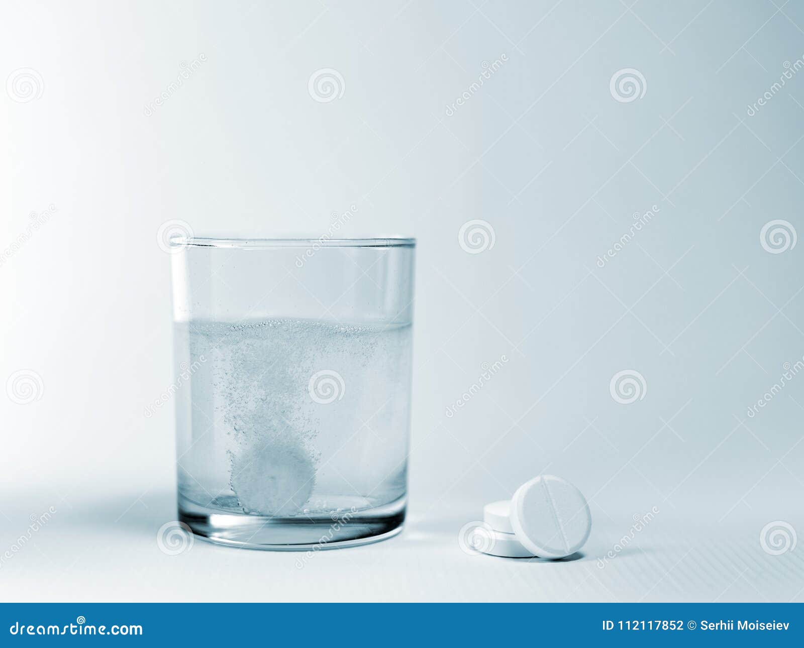 Dissolving Effervescent Tablets Stock Photo - Image of medicine, pain ...