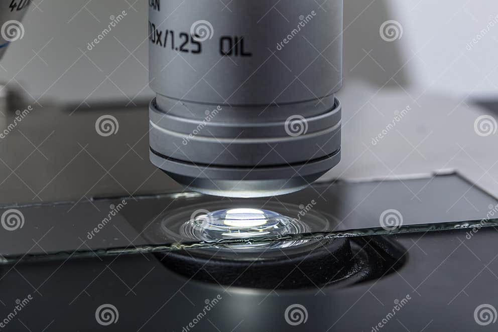 Distribution of Immersion Oil Under Light Microscope Objective Lens ...