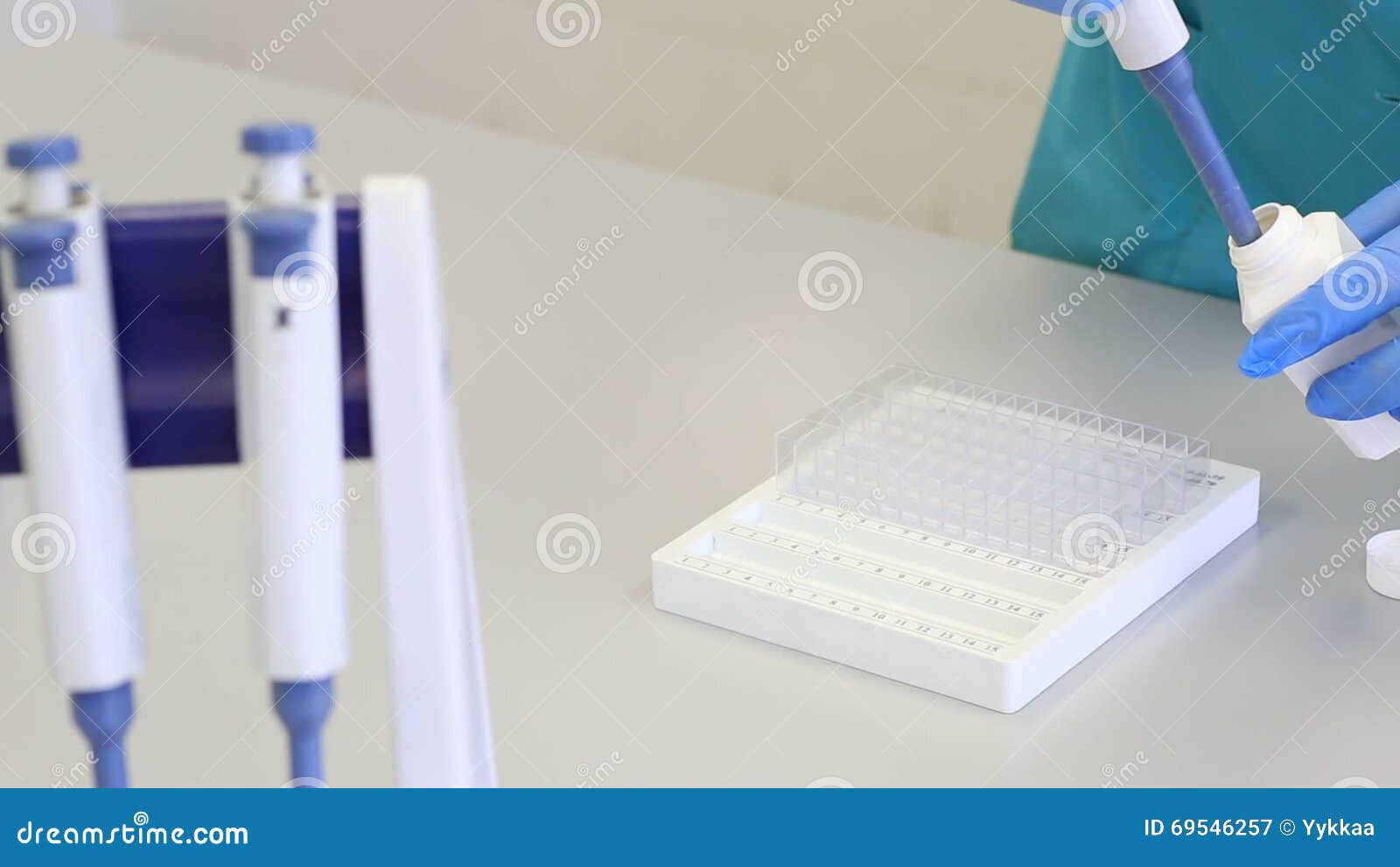 Distribution of the Reagent Dispenser in Multikyuveta Tracks with ...