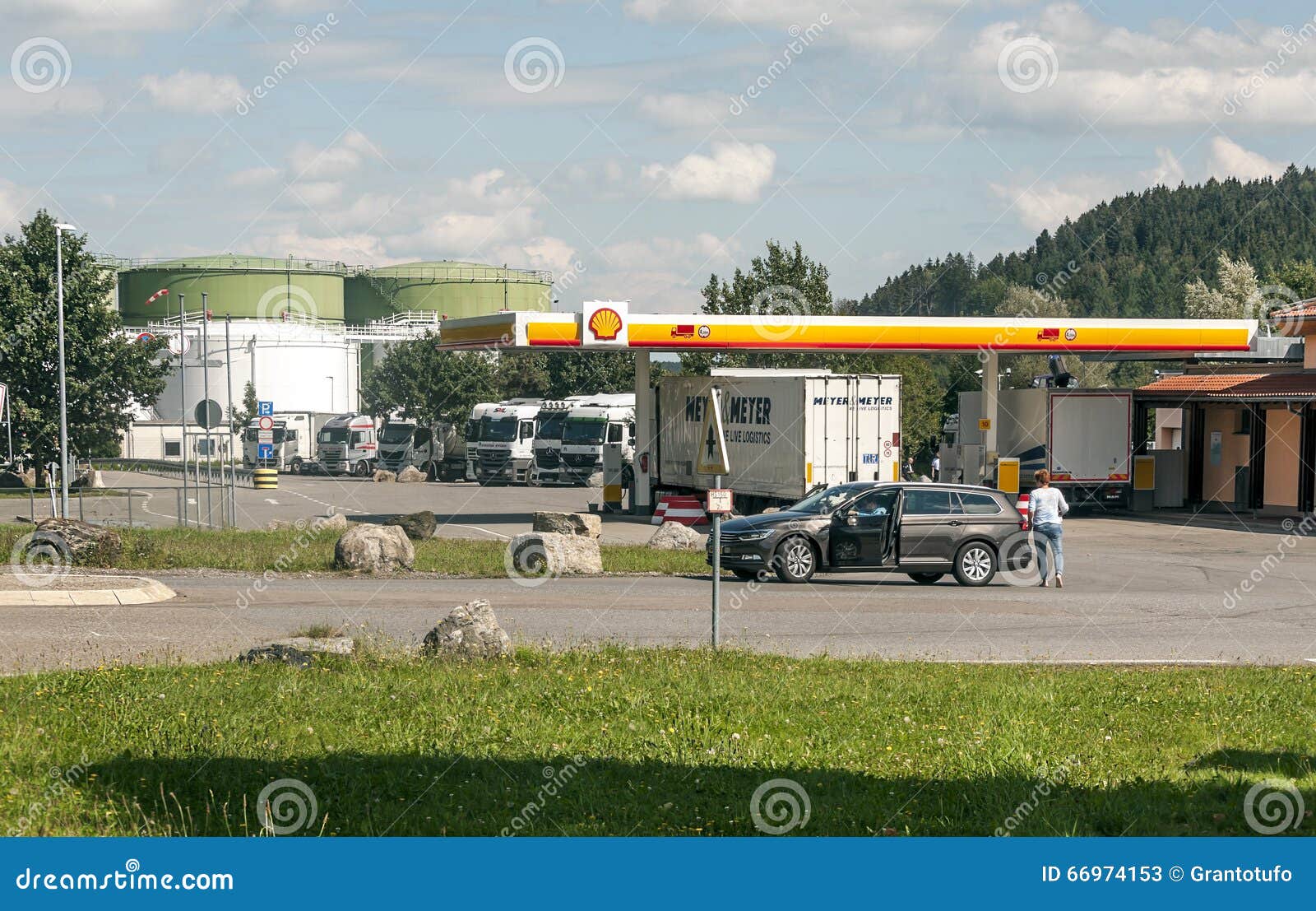 Distributore Di Benzina in Germania Fotografia Stock Editoriale ...