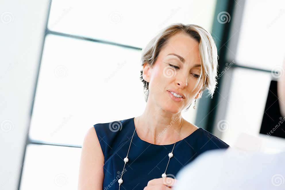 Dit is wat goed werk stock foto. Image of wijfje, portret - 50818504