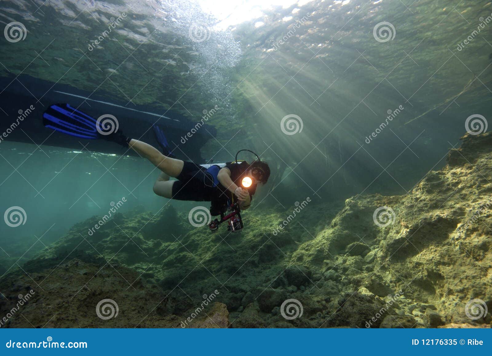 Diver, Diveboat & Sunbeams Stock Image - Image of stones, girl: 12176335