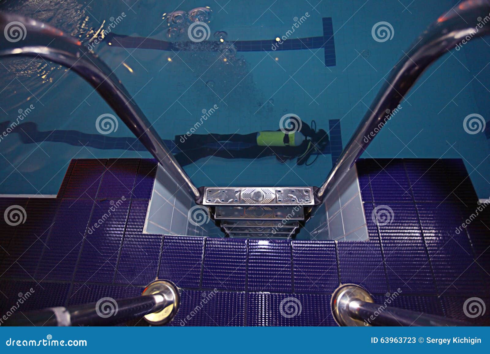 Diver swims in pool stock image. Image of diving, outdoor - 63963723
