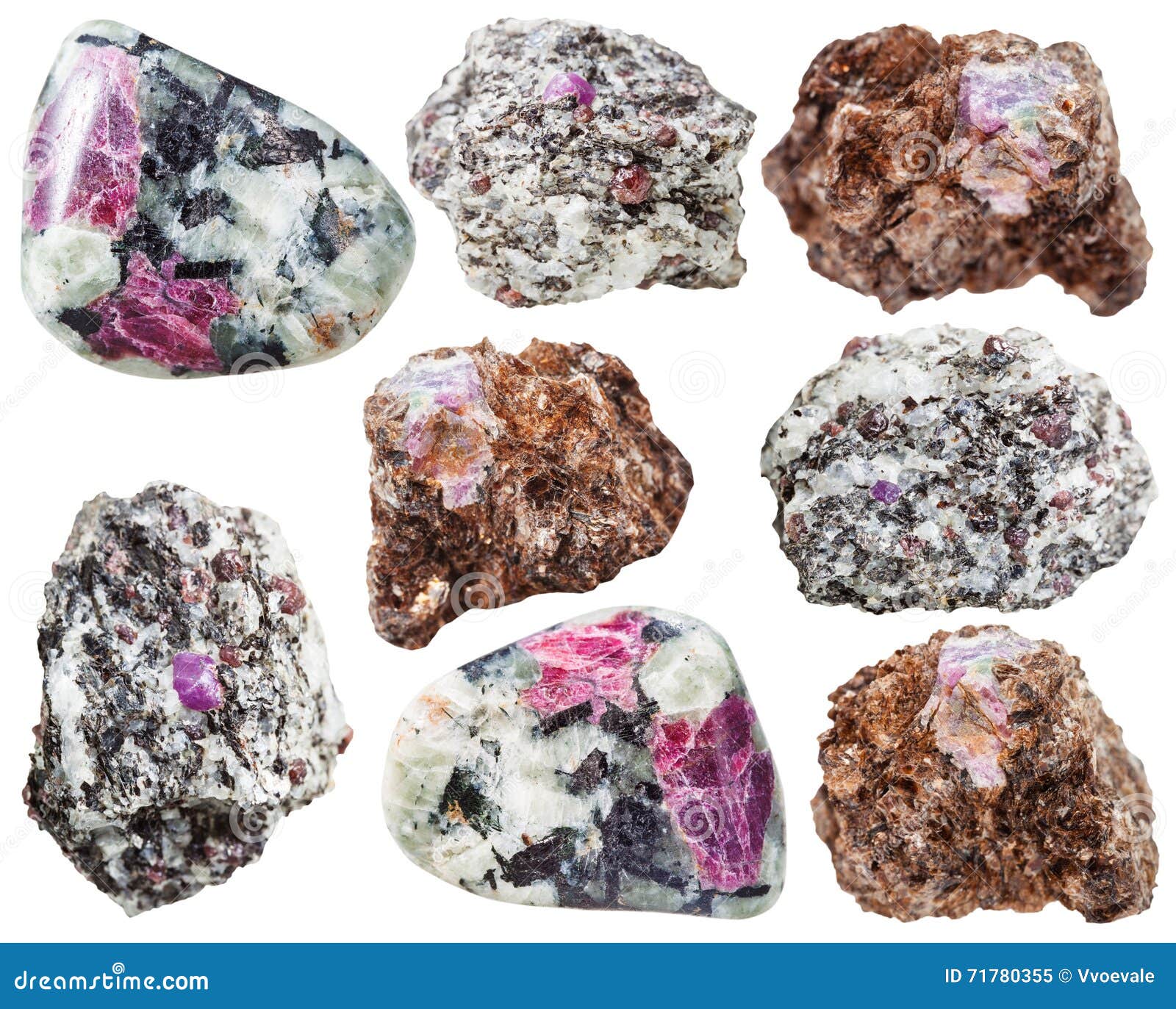 Divers Cristal De Corindon Dans Les Roches D'isolement Image stock ...