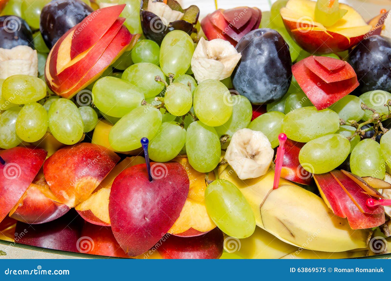 Divers gesneden fruit stock afbeelding. Image of sappig - 63869575