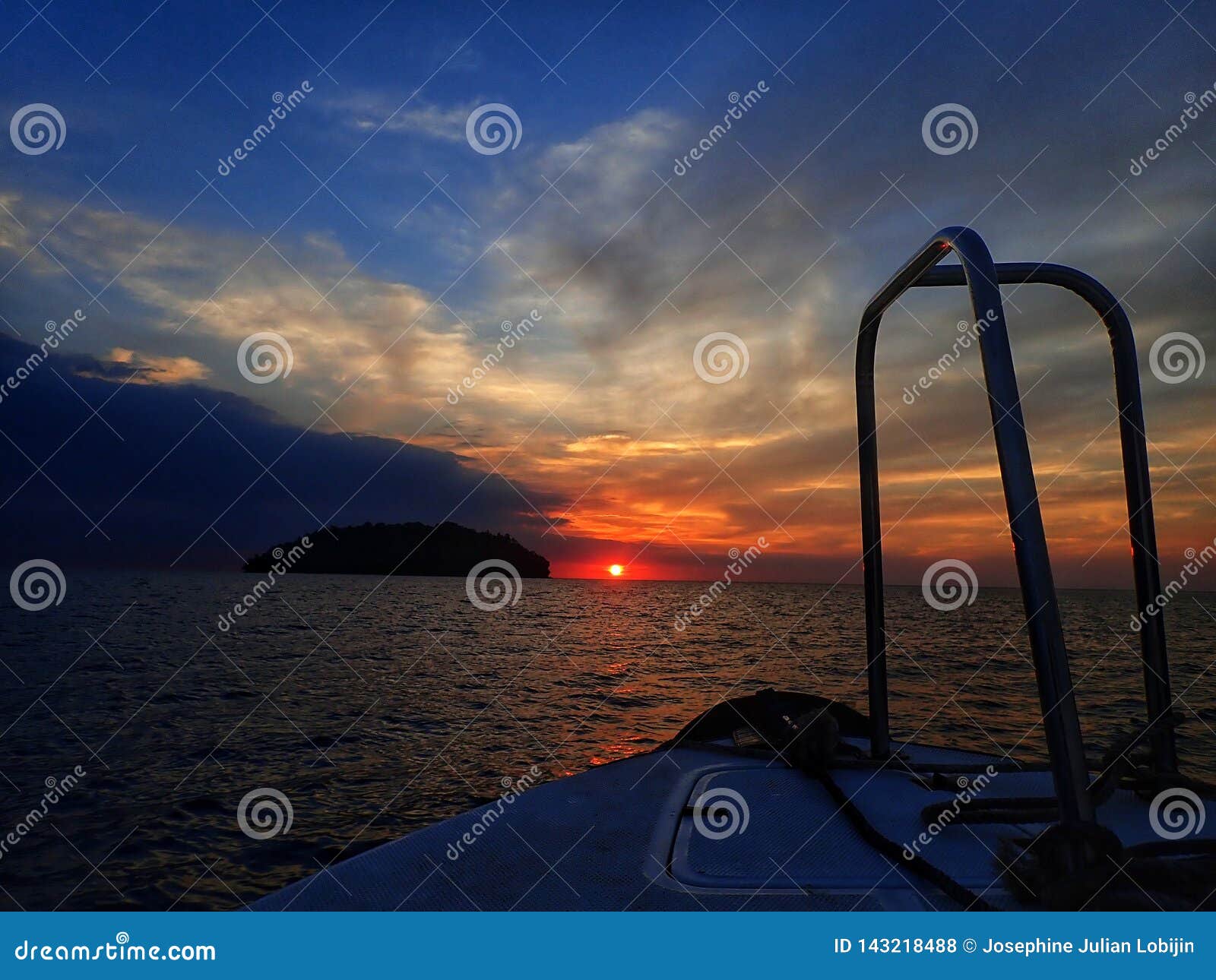Getting Ready for a Sunset and Night Dive Adventure Onboard. Stock ...