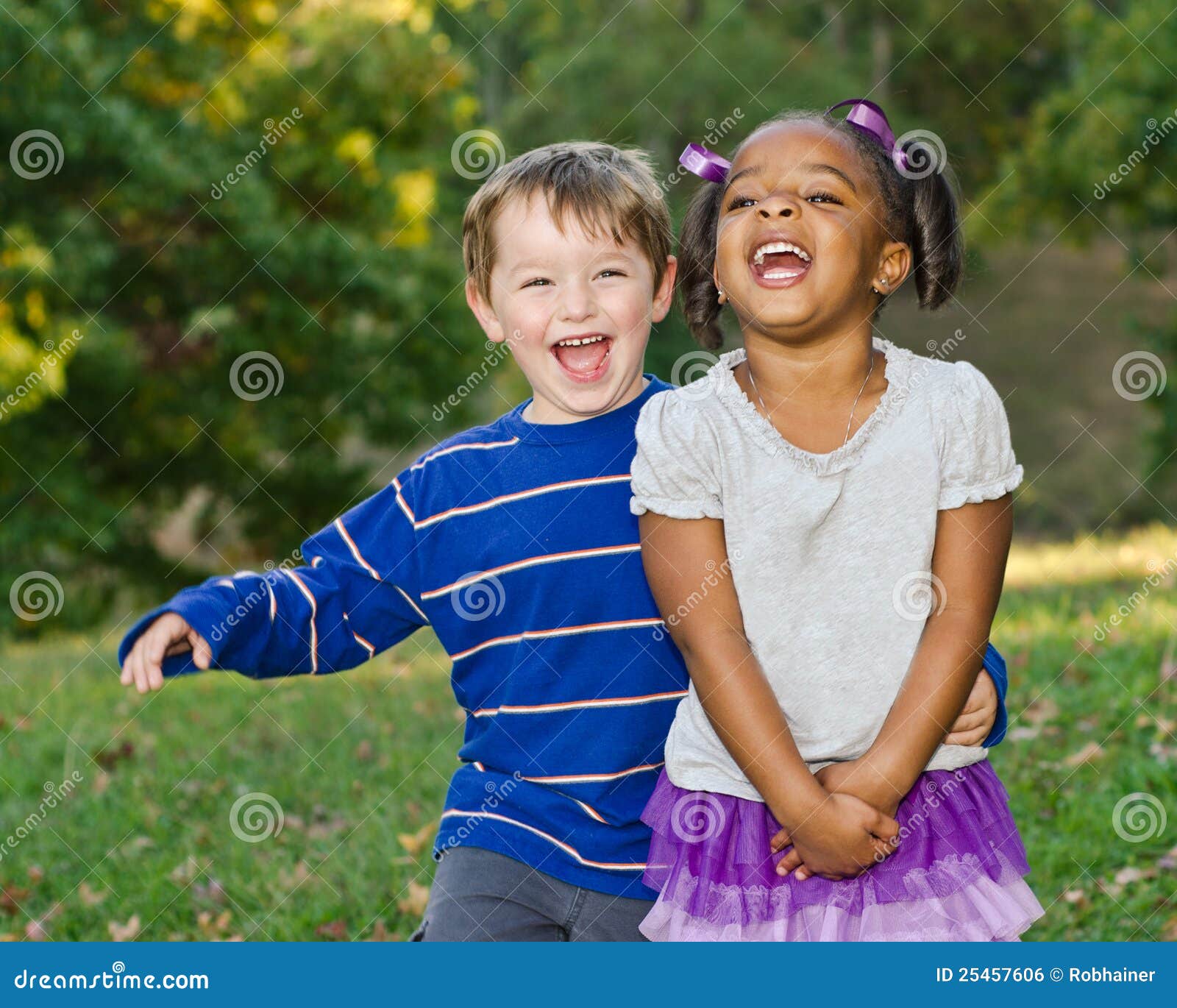 Divers Paar Kinderen Die Samen Spelen Stock Foto - Image of actief ...