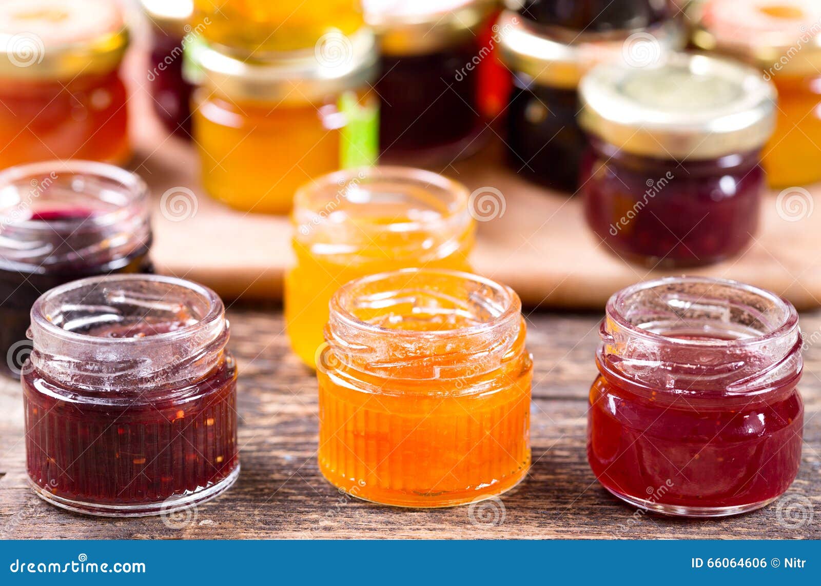 Divers Pots De Confiture De Fruit Photo stock - Image du écart, fruits ...