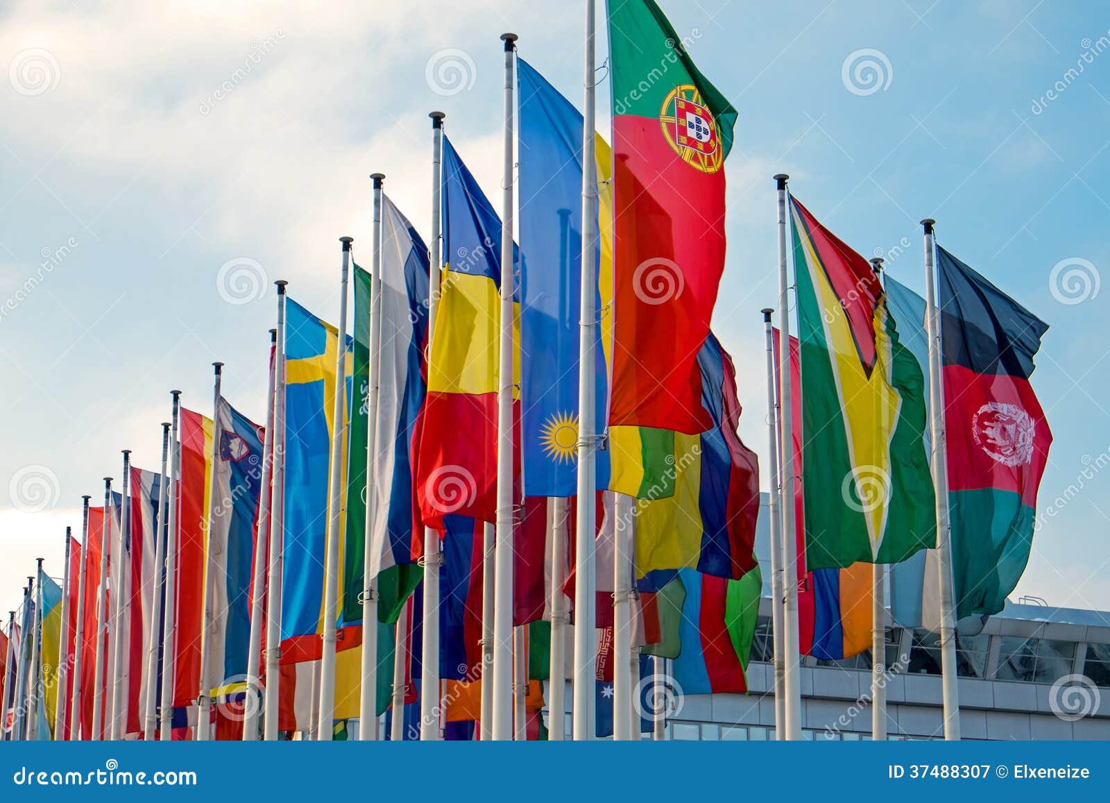 Diversas Banderas Internacionales Imagen de archivo - Imagen de global ...