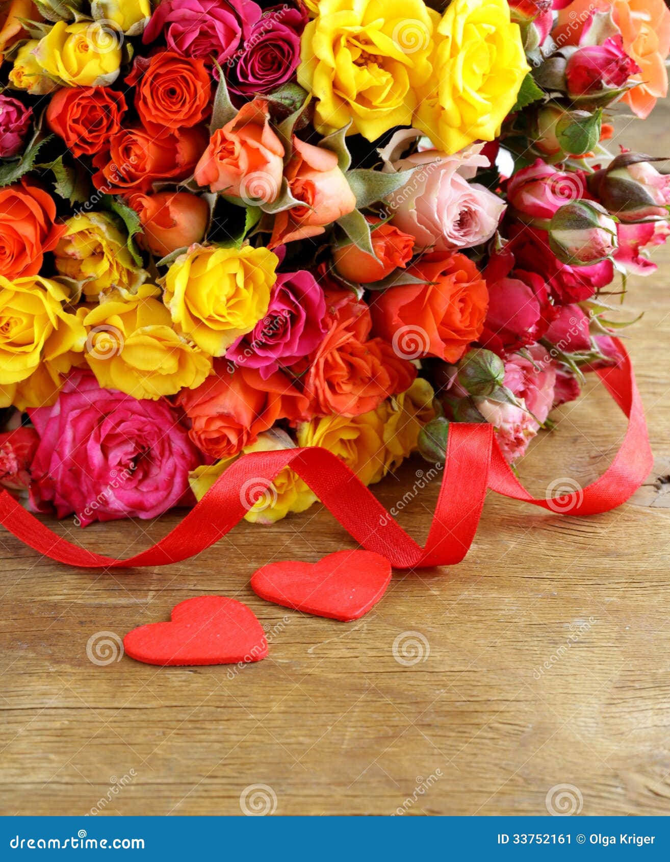 Diversas Rosas Del Color (amarillo, Rojo, Rosa) Imagen de archivo ...