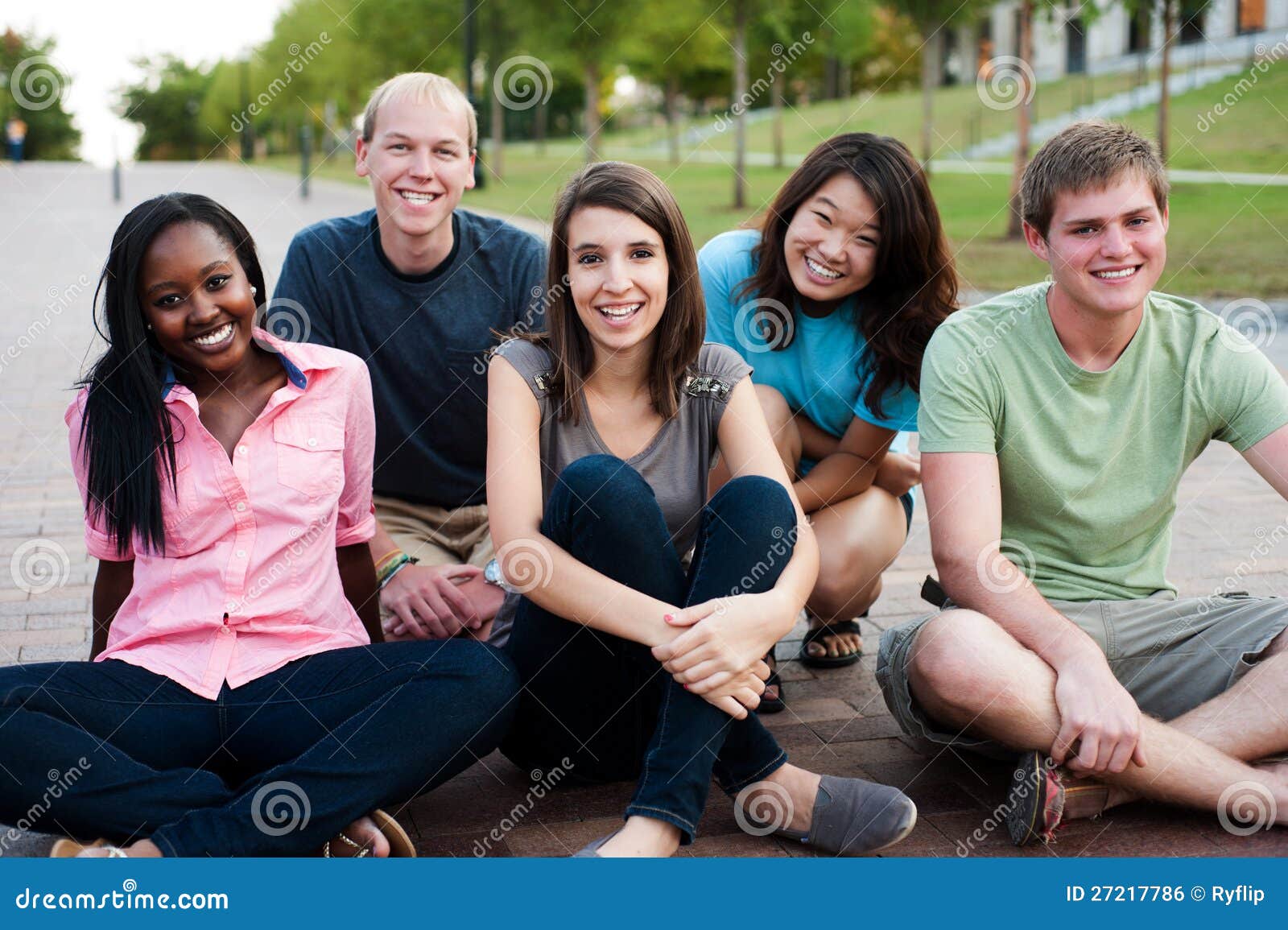 Diverse groep vrienden stock foto. Image of mensen, meisje - 27217786
