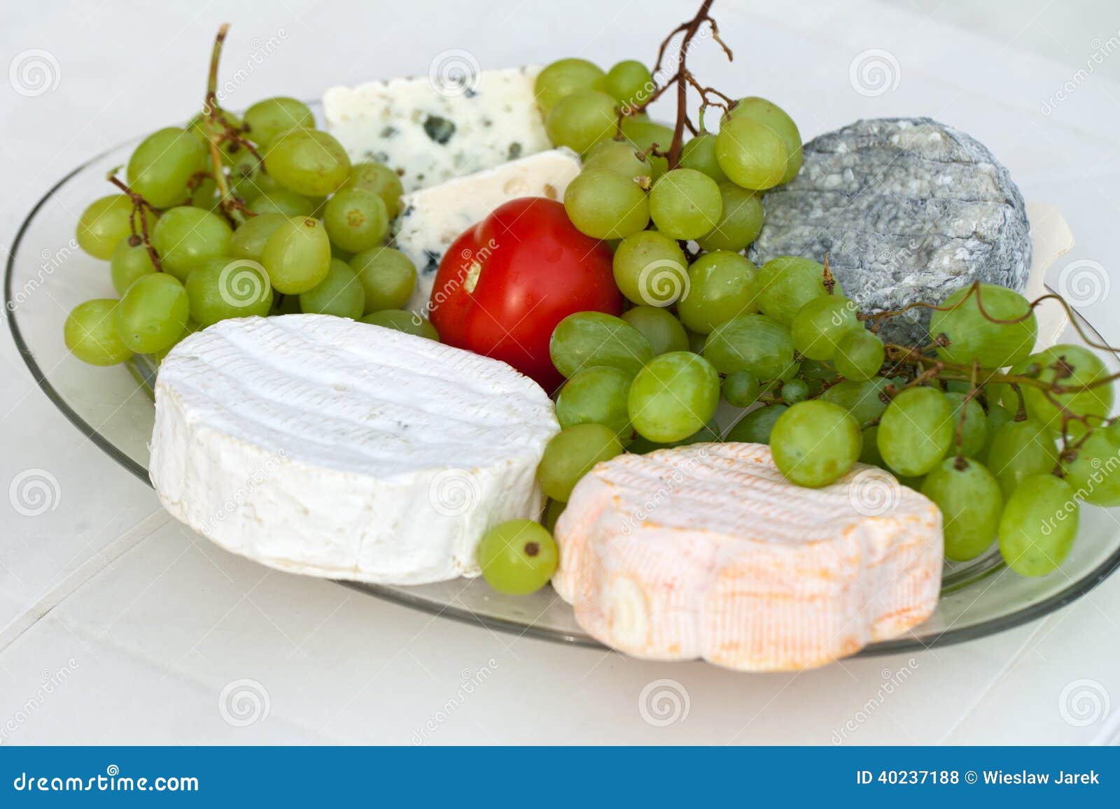 Diverse soorten kaas stock foto. Image of cirkel, gastronomisch - 40237188