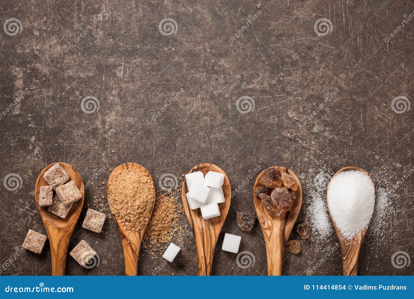 Diverso azúcar en la tabla foto de archivo. Imagen de roca - 114414854