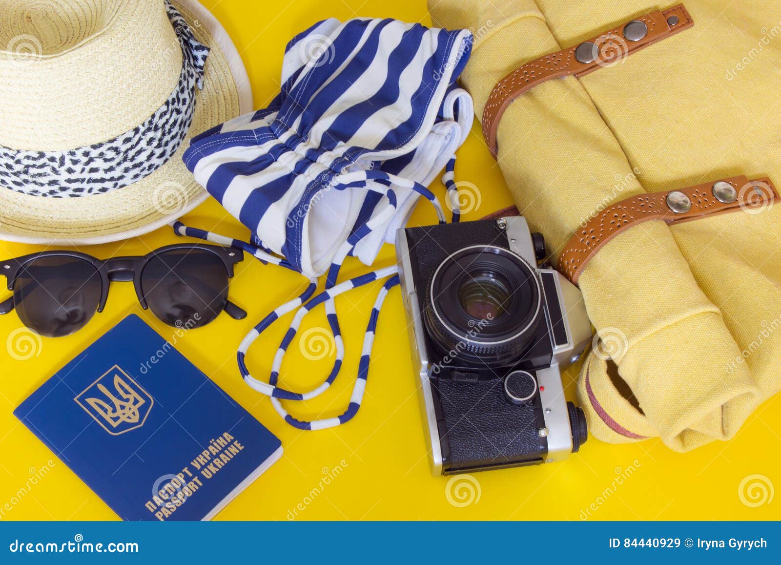 Diversos Objetos Para Viajar Imagen de archivo - Imagen de zapatos ...