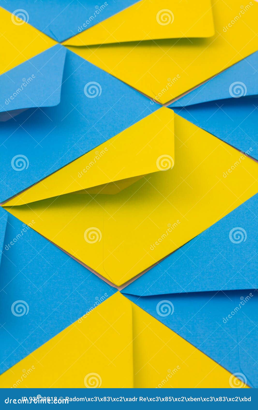 Diversos Sobres Coloreados En La Tabla Foto de archivo - Imagen de ...