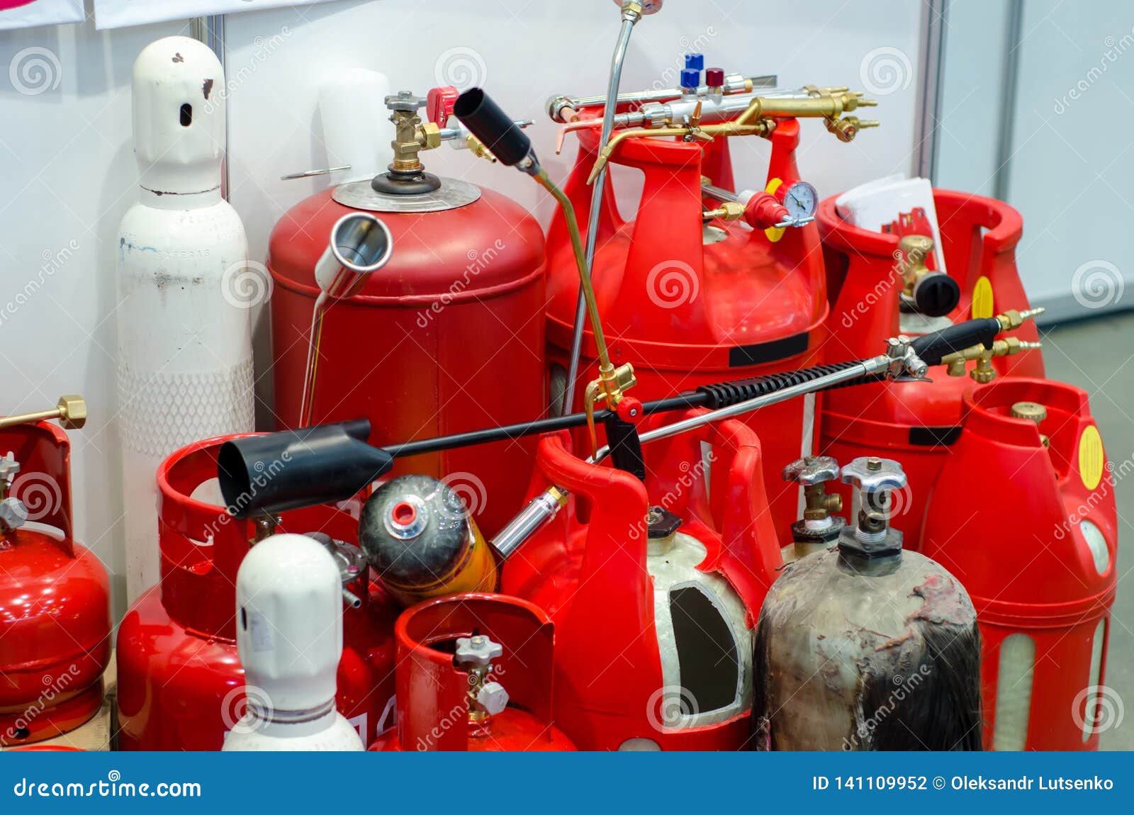 Diversos Tanques De Propano, Cilindros De Gas Foto de archivo - Imagen ...