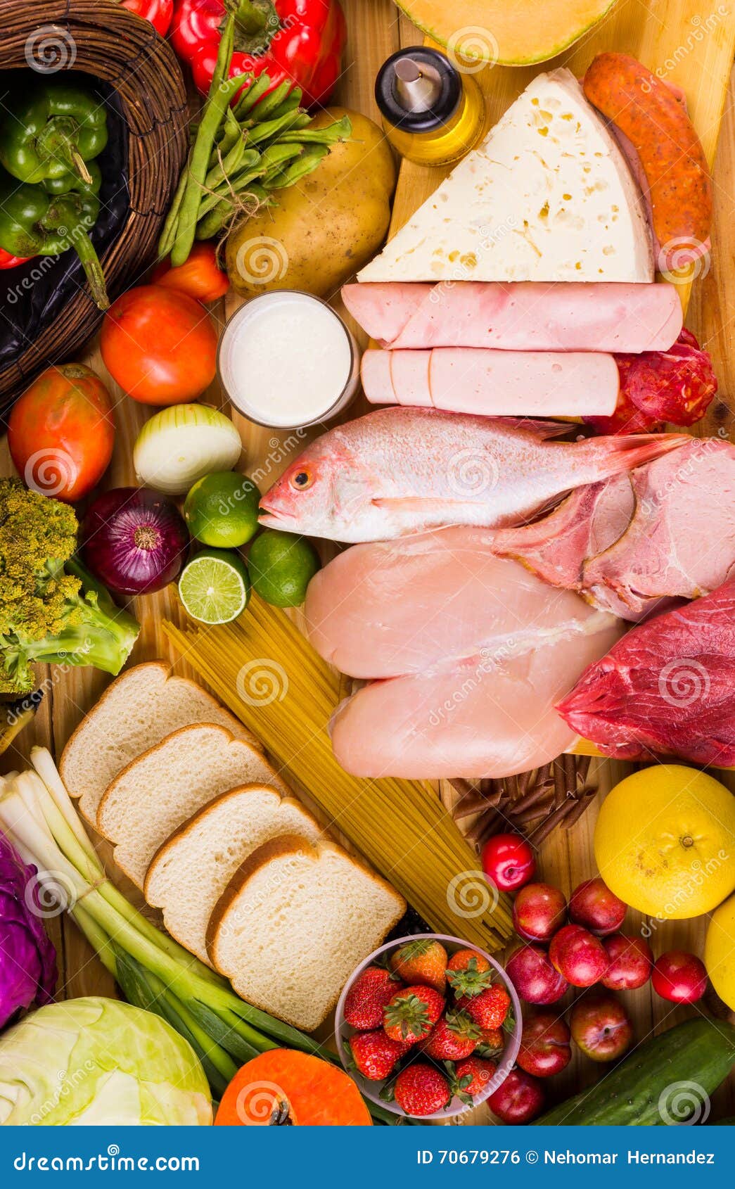 Diversos tipos de comidas foto de archivo. Imagen de fondos - 70679276