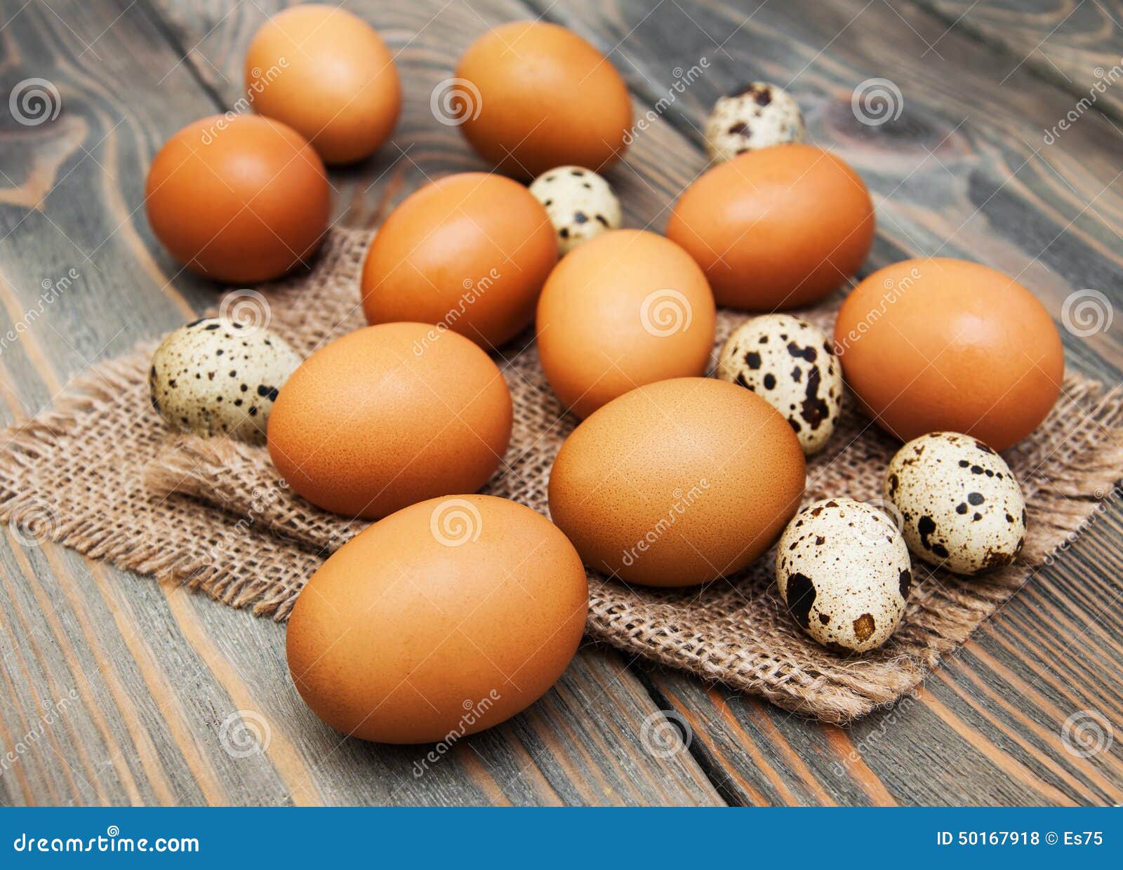 Diversos tipos de huevos foto de archivo. Imagen de travieso - 50167918