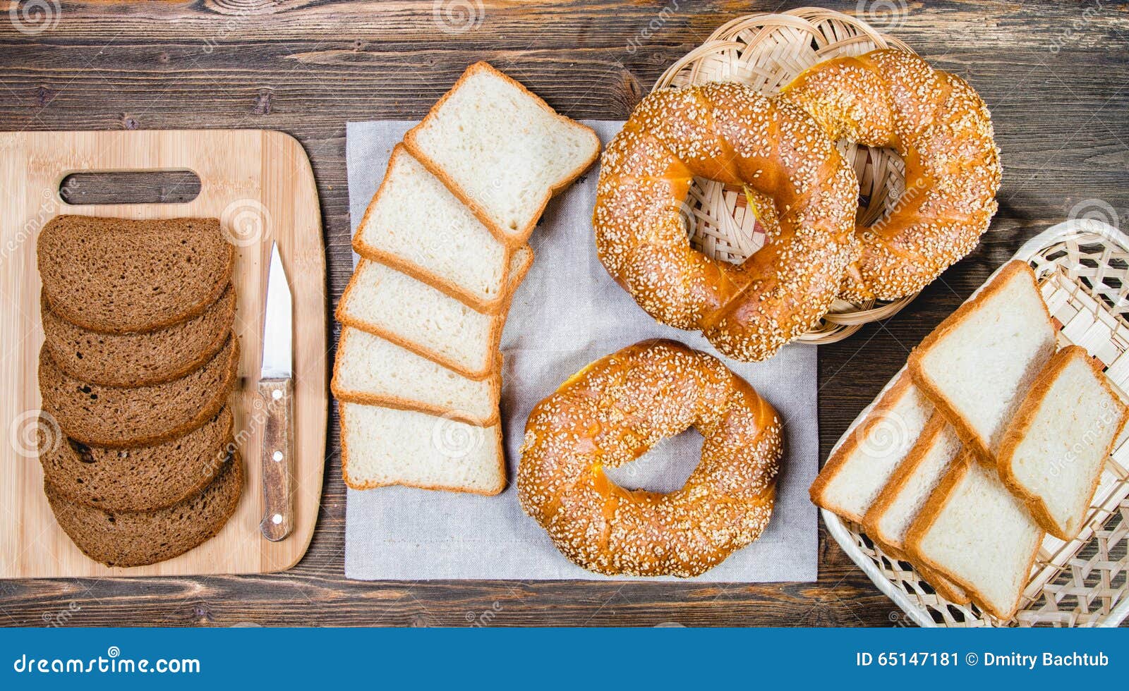 Diversos tipos de pan imagen de archivo. Imagen de cereal - 65147181