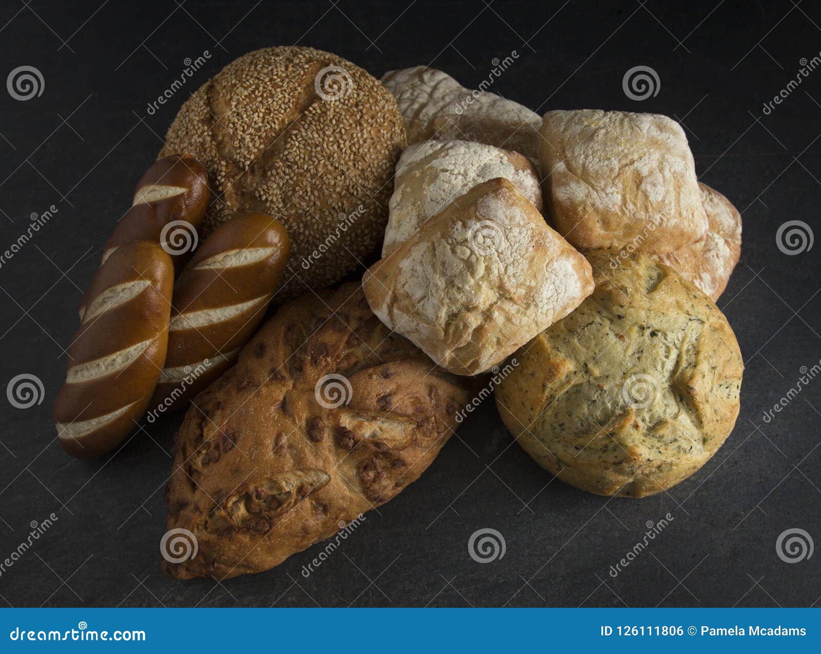 Diversos Tipos De Panes Del Artesano Foto de archivo - Imagen de gris ...