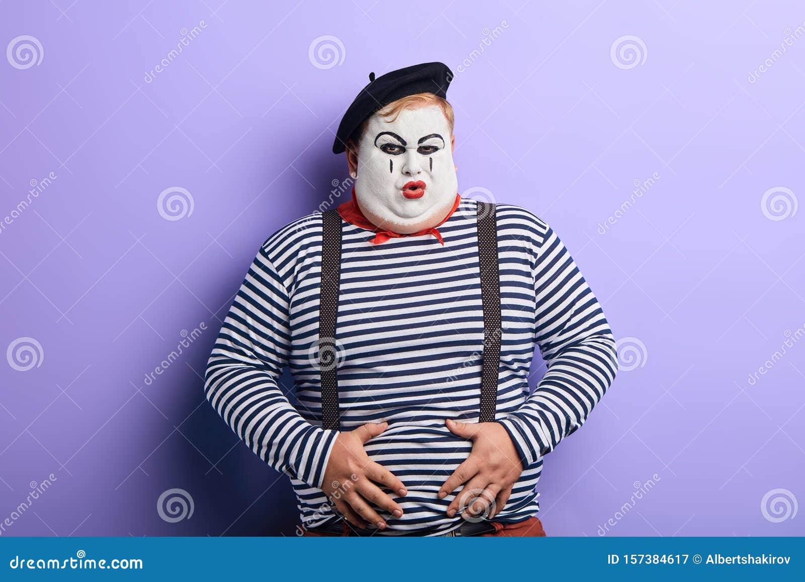 Divertido Mimo Con La Cara Pintada Tocando Su Vientre Imagen de archivo ...