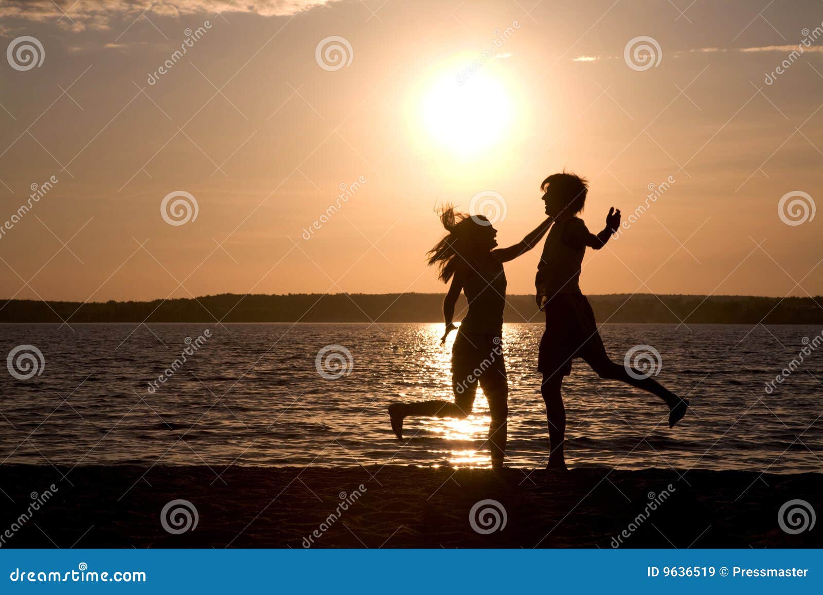 Divertirse imagen de archivo. Imagen de tarde, costa, afuera - 9636519