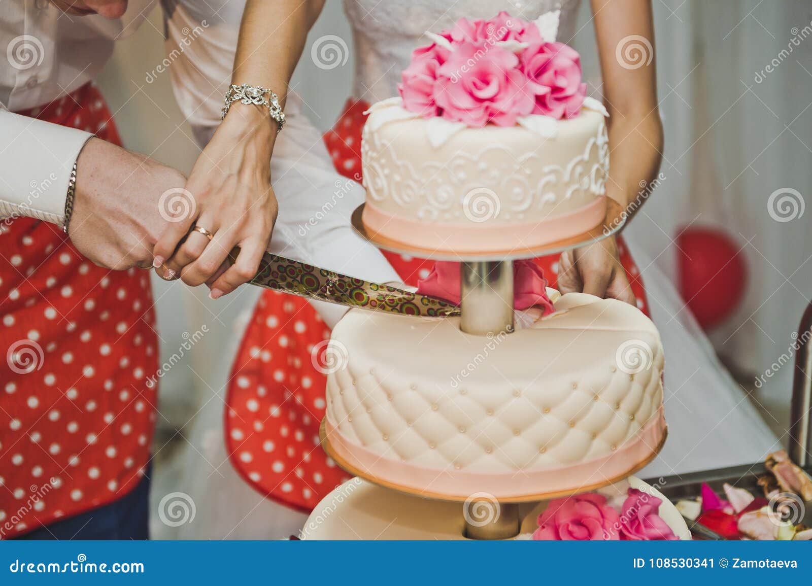Divide the Cake into Pieces for Wanting To Eat Stock Image - Image of ...