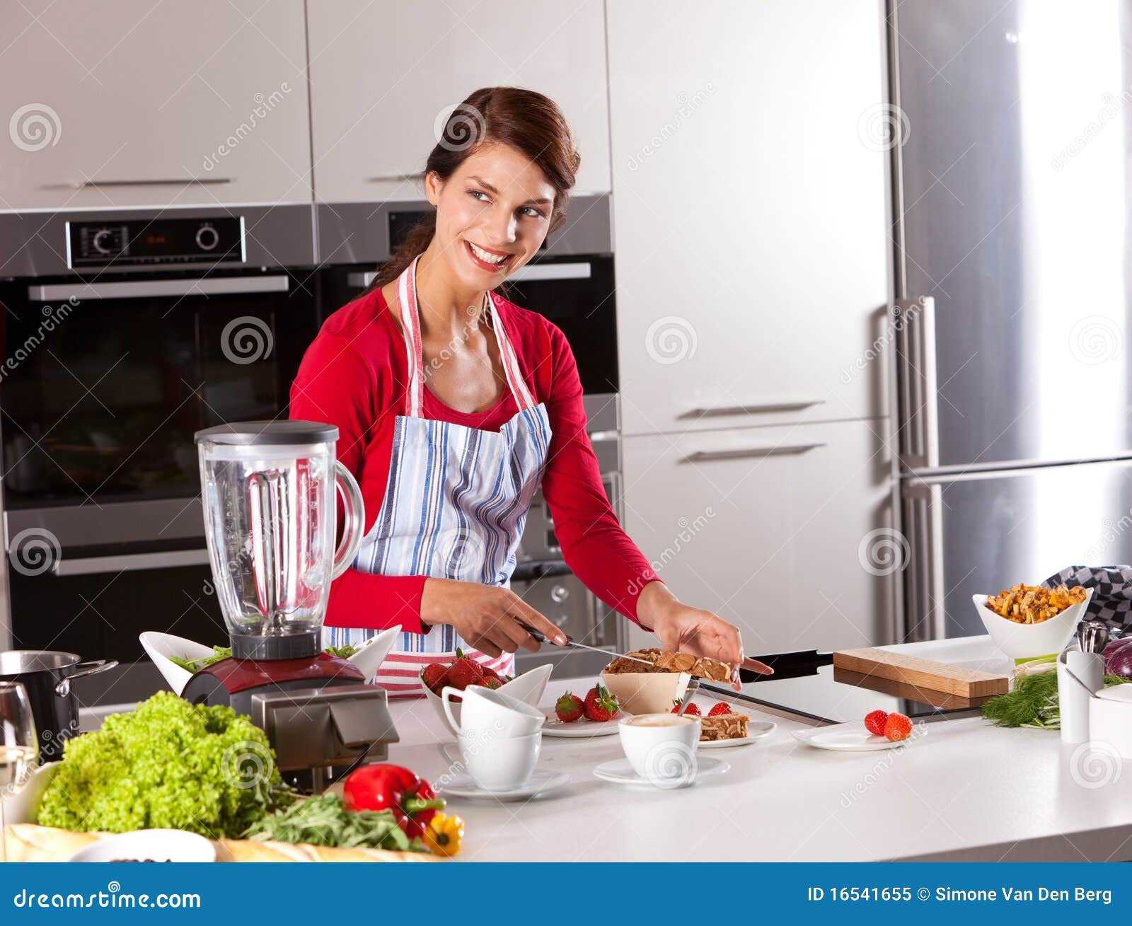 Dividing the cake stock image. Image of lifestyle, kitchen - 16541655