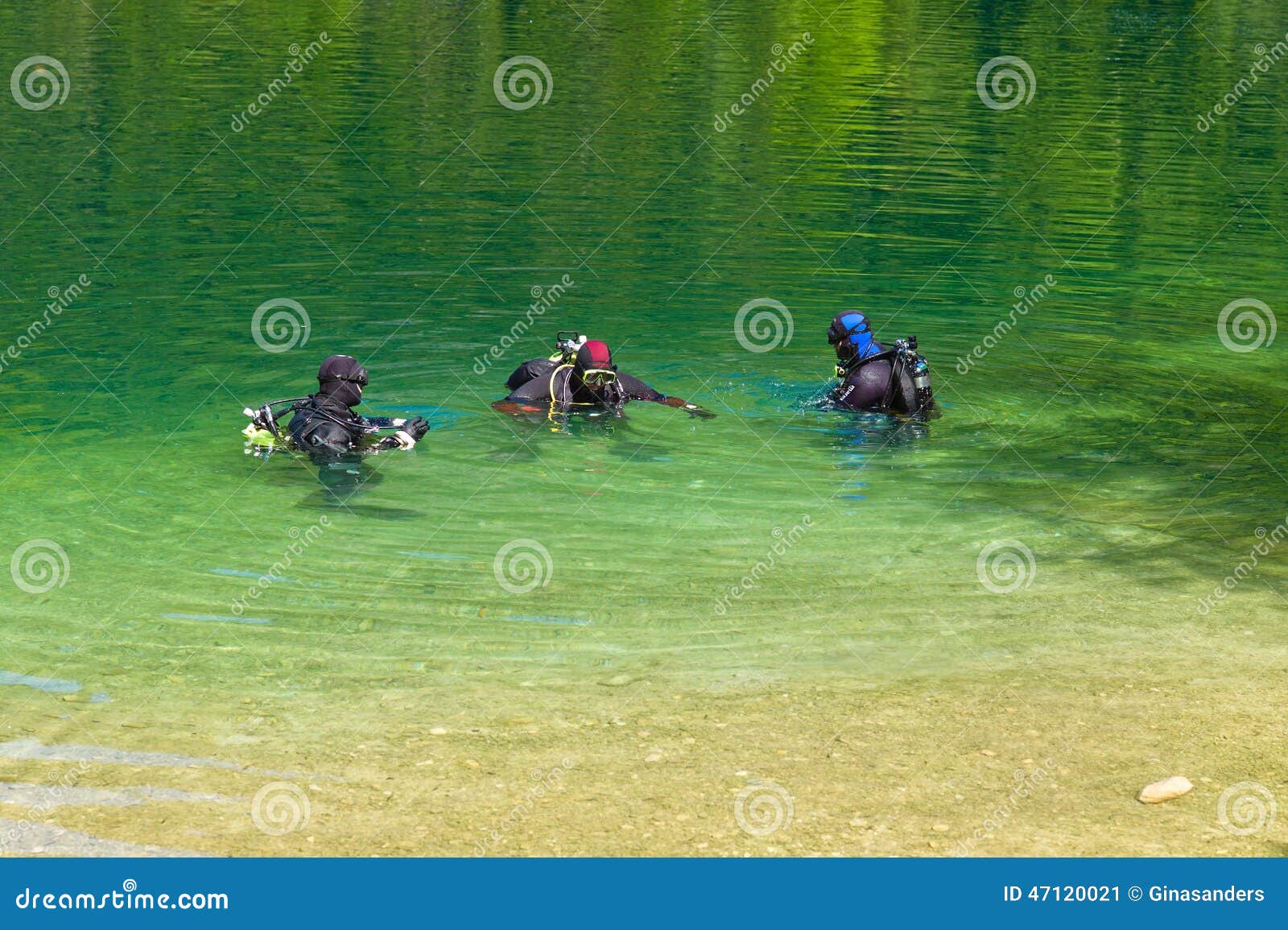 Diving in a lake editorial photo. Image of rope, cylinder - 47120021