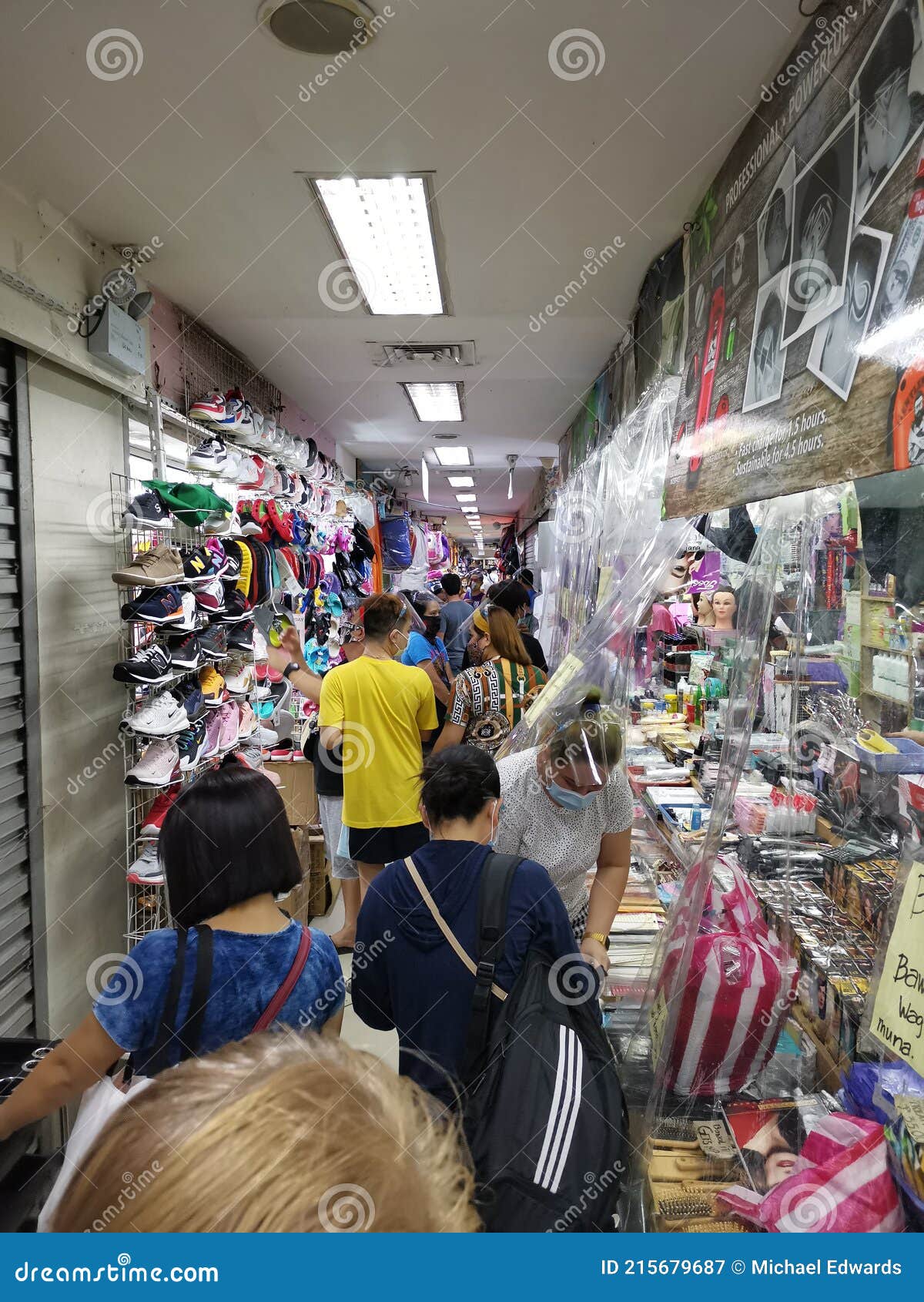 Divisoria, Manila, Philippines - Inside the Ground Floor of 168 Mall ...