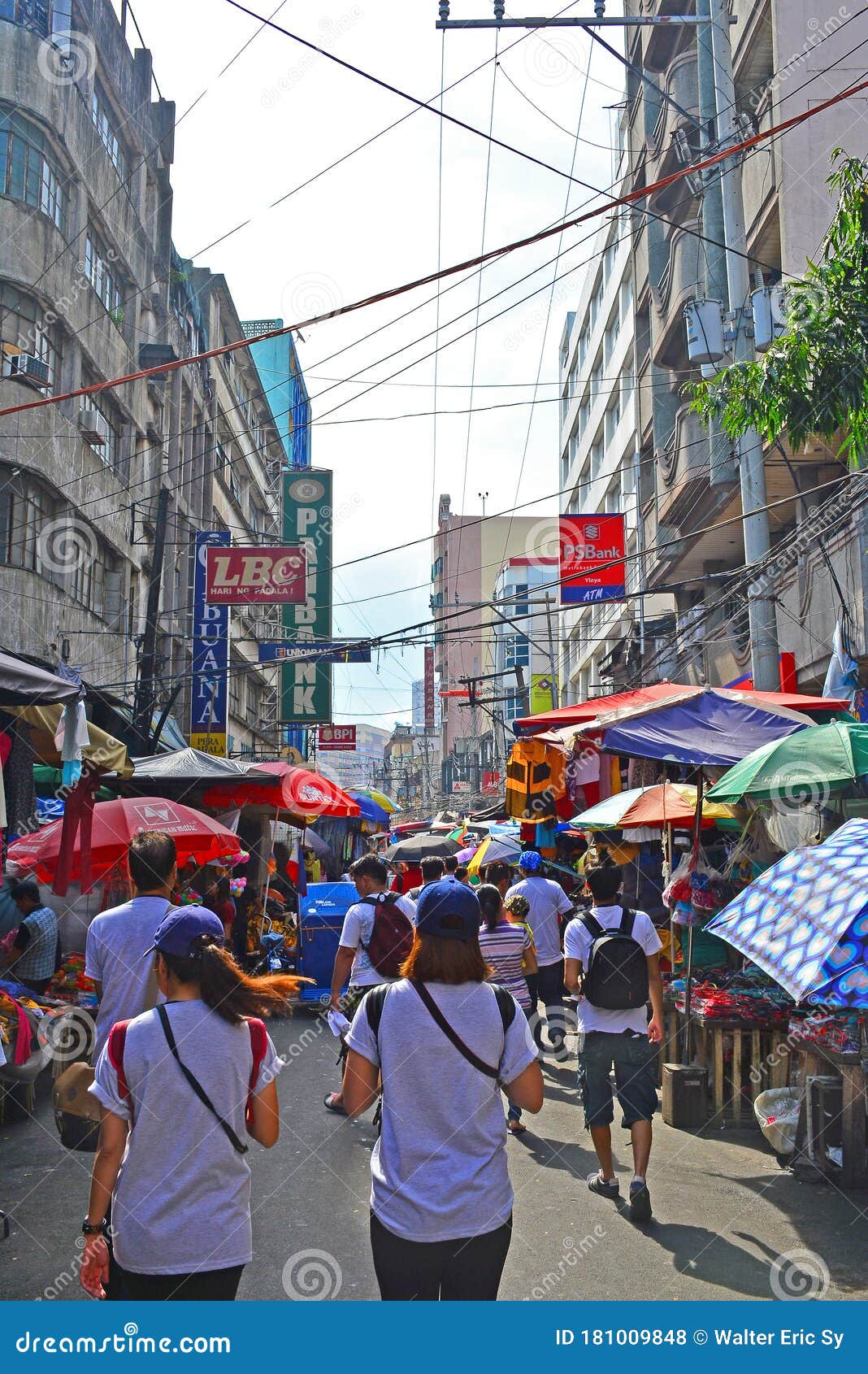 Divisoria Street in Manila, Philippines Editorial Stock Photo - Image ...