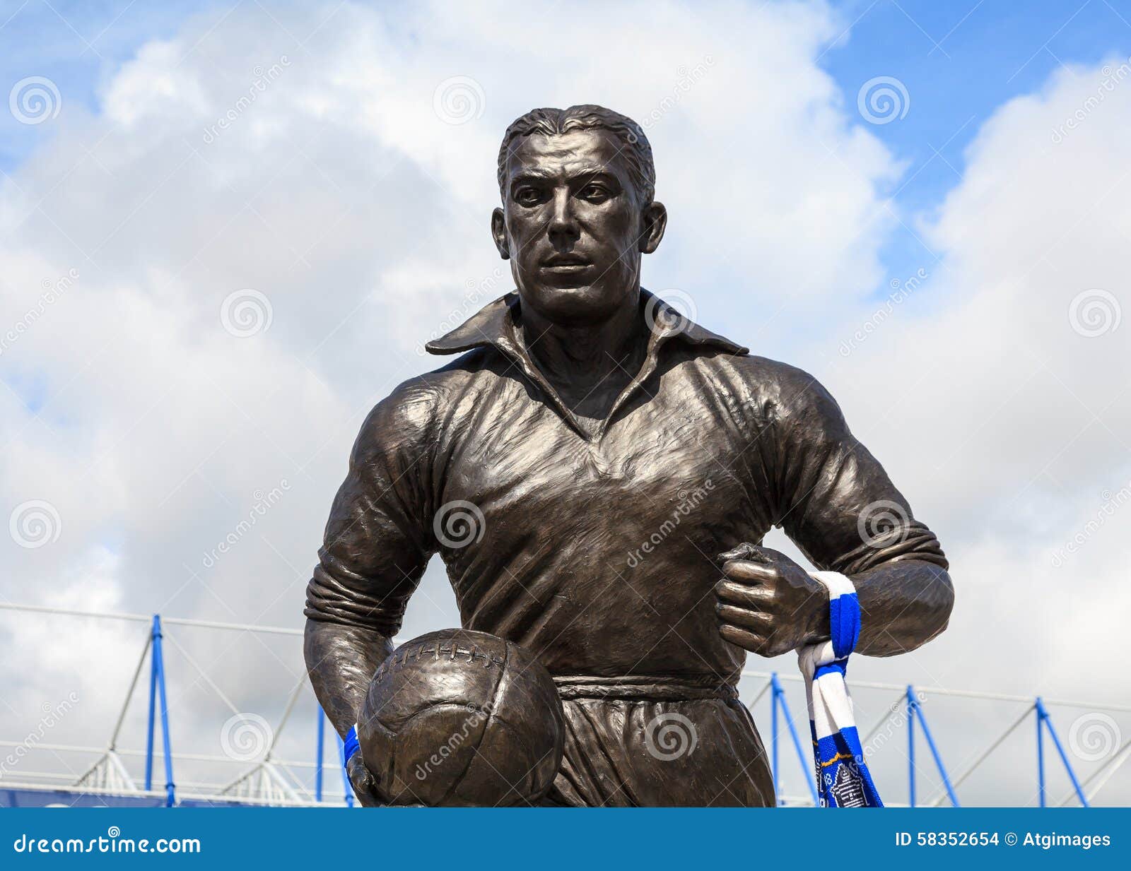 Dixie Dean Statue image stock éditorial. Image du angleterre - 58352654
