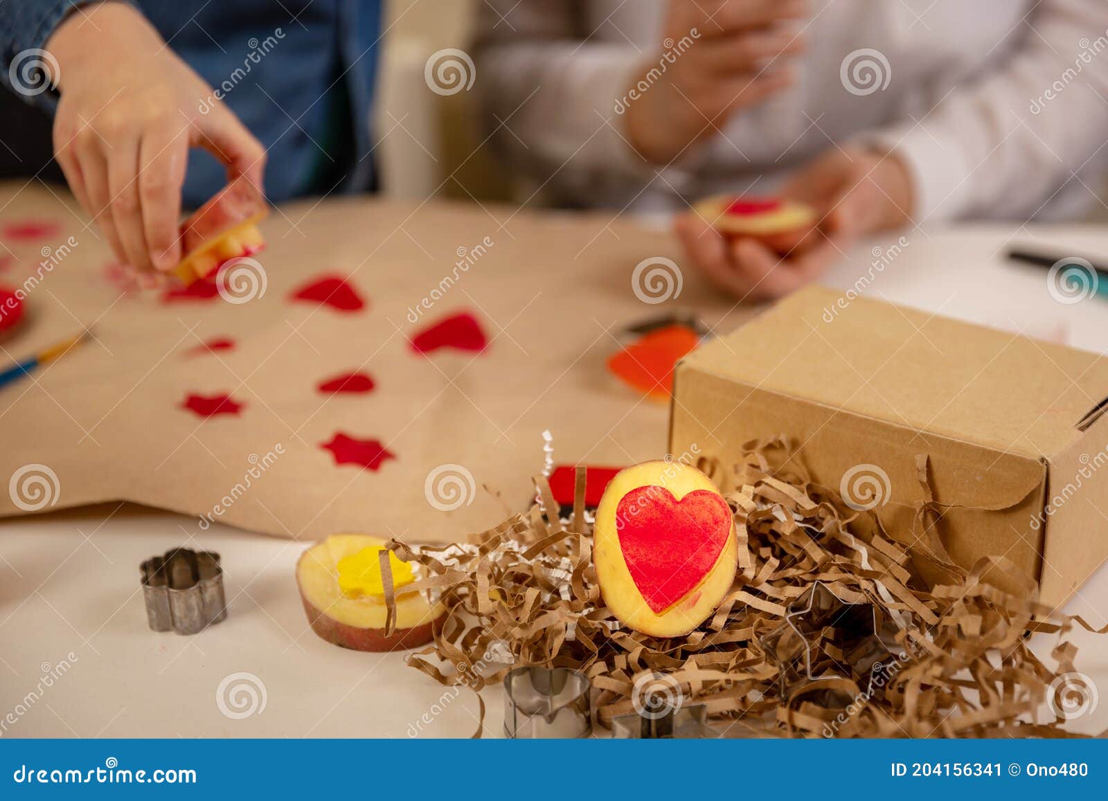 DIY Potato Print. Handmade Gift Wrapping with an Exclusive Print ...