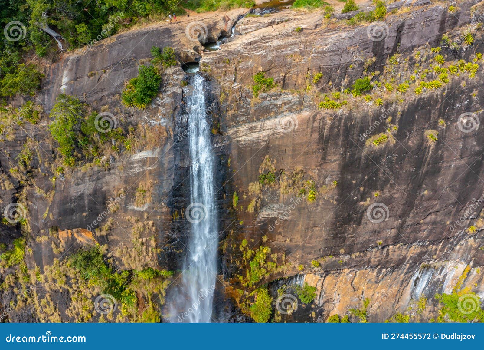 Diyaluma Falls Near Ella, Sri Lanka Stock Photo - Image of fall, nature ...