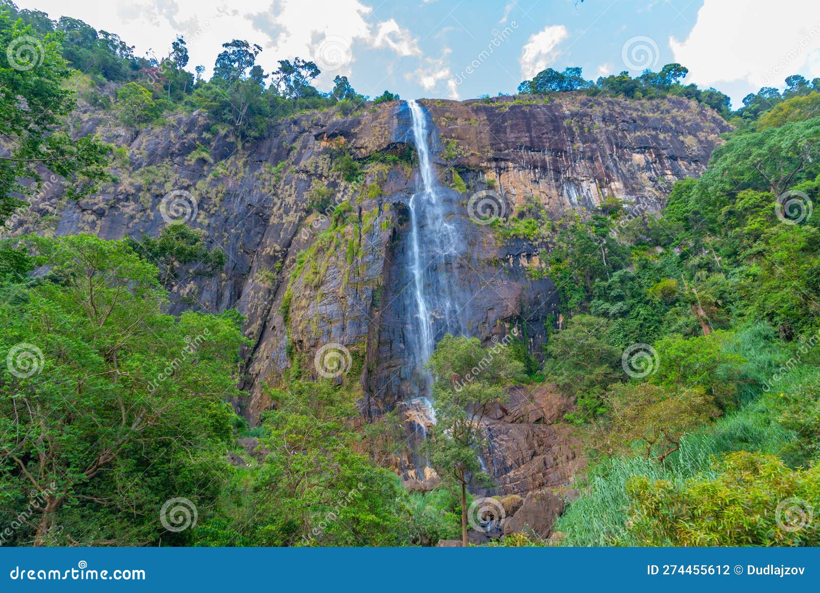 Diyaluma Falls Near Ella, Sri Lanka Stock Photo - Image of ella, green ...
