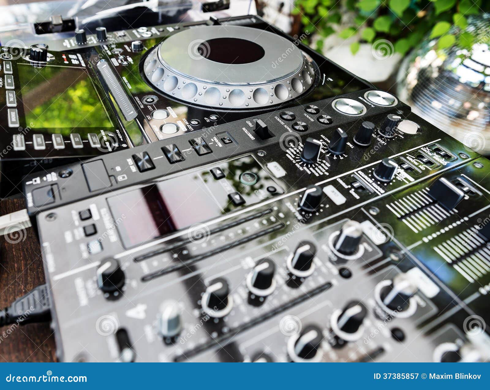 DJ CD player and mixer stock image. Image of channels - 37385857