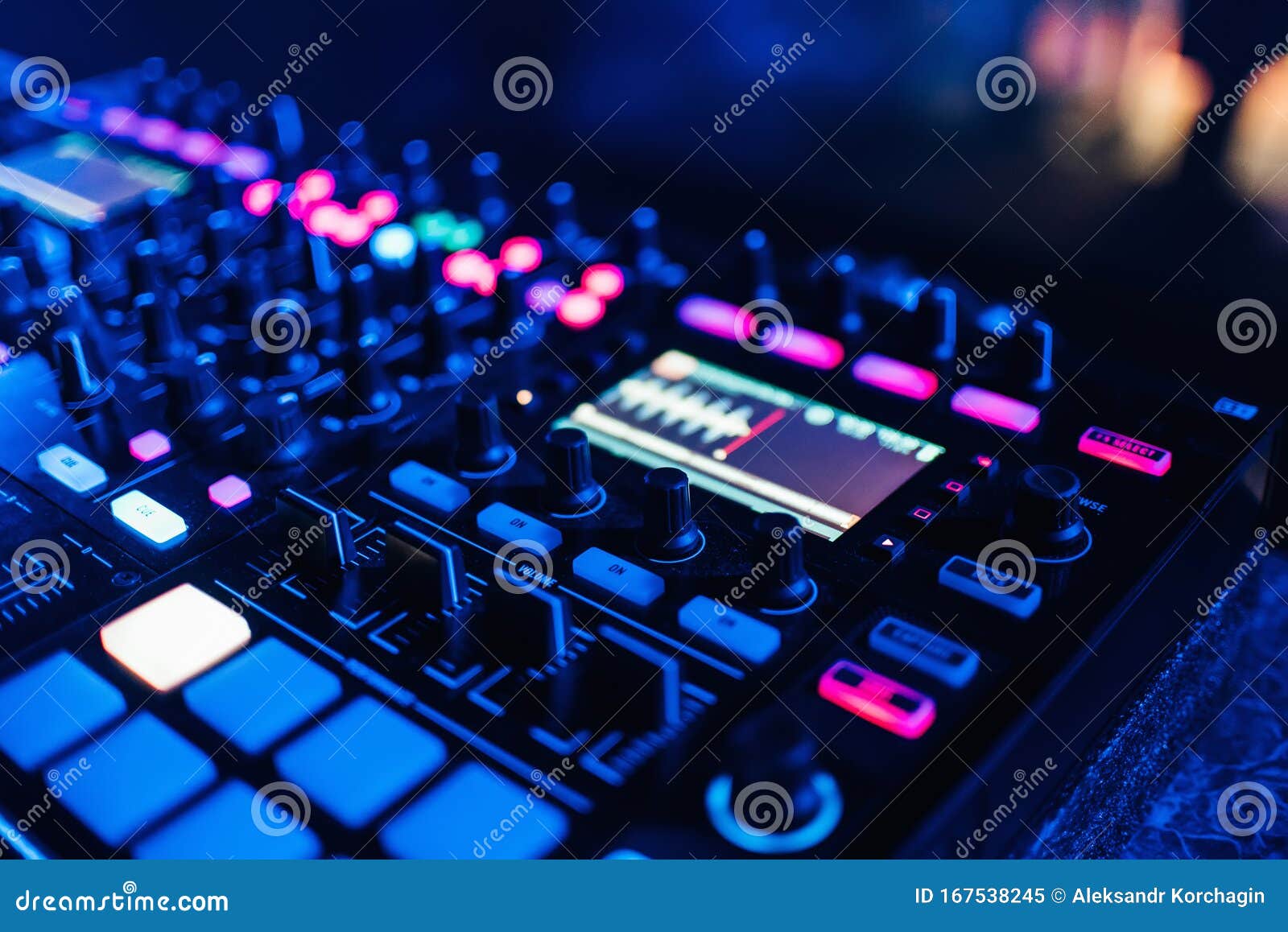 DJ Controller Panel on for Professional Music and Sound 库存图片 - 图片 包括有 夜 ...