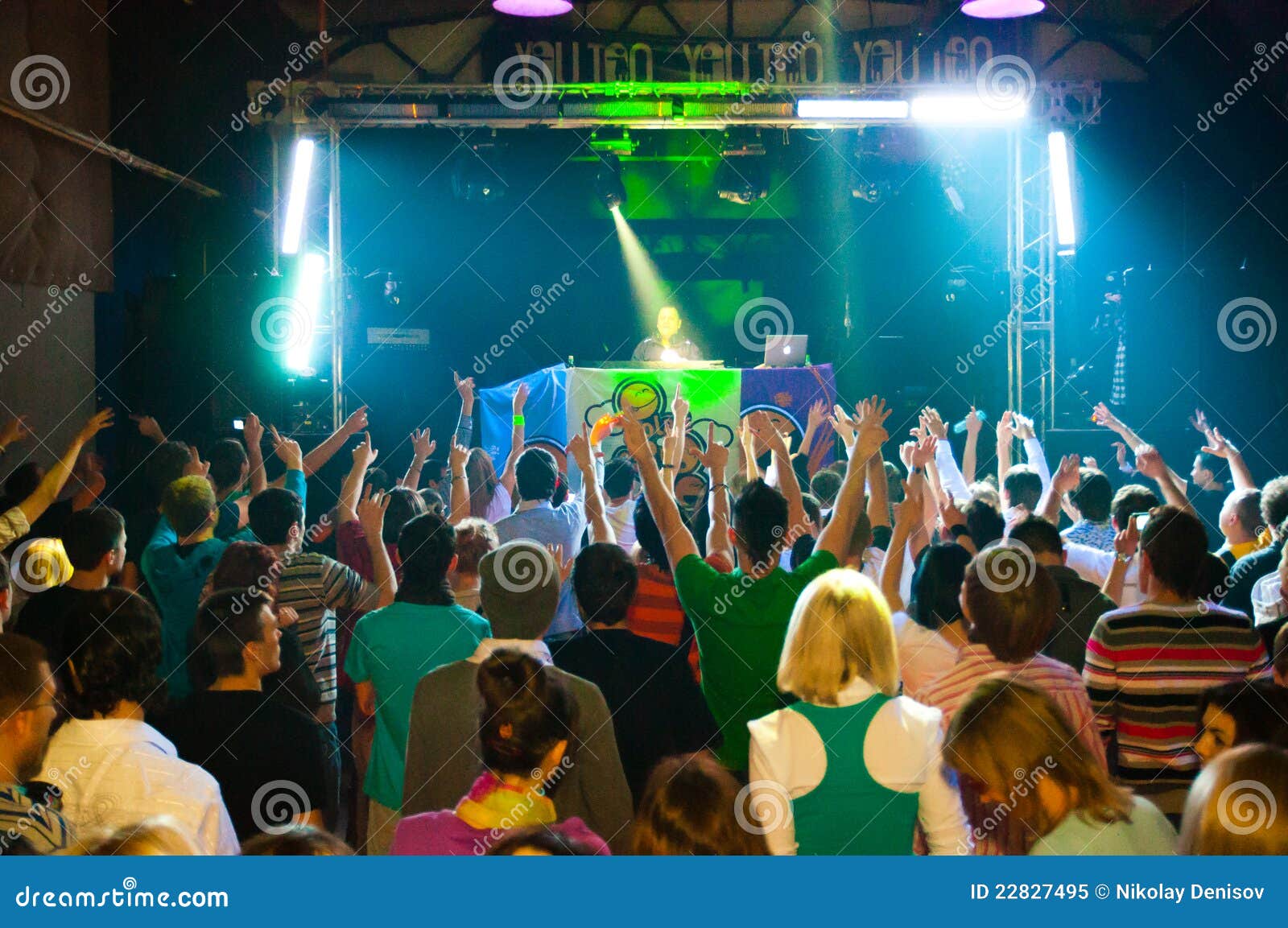 DJ and dance floor editorial image. Image of event, house - 22827495