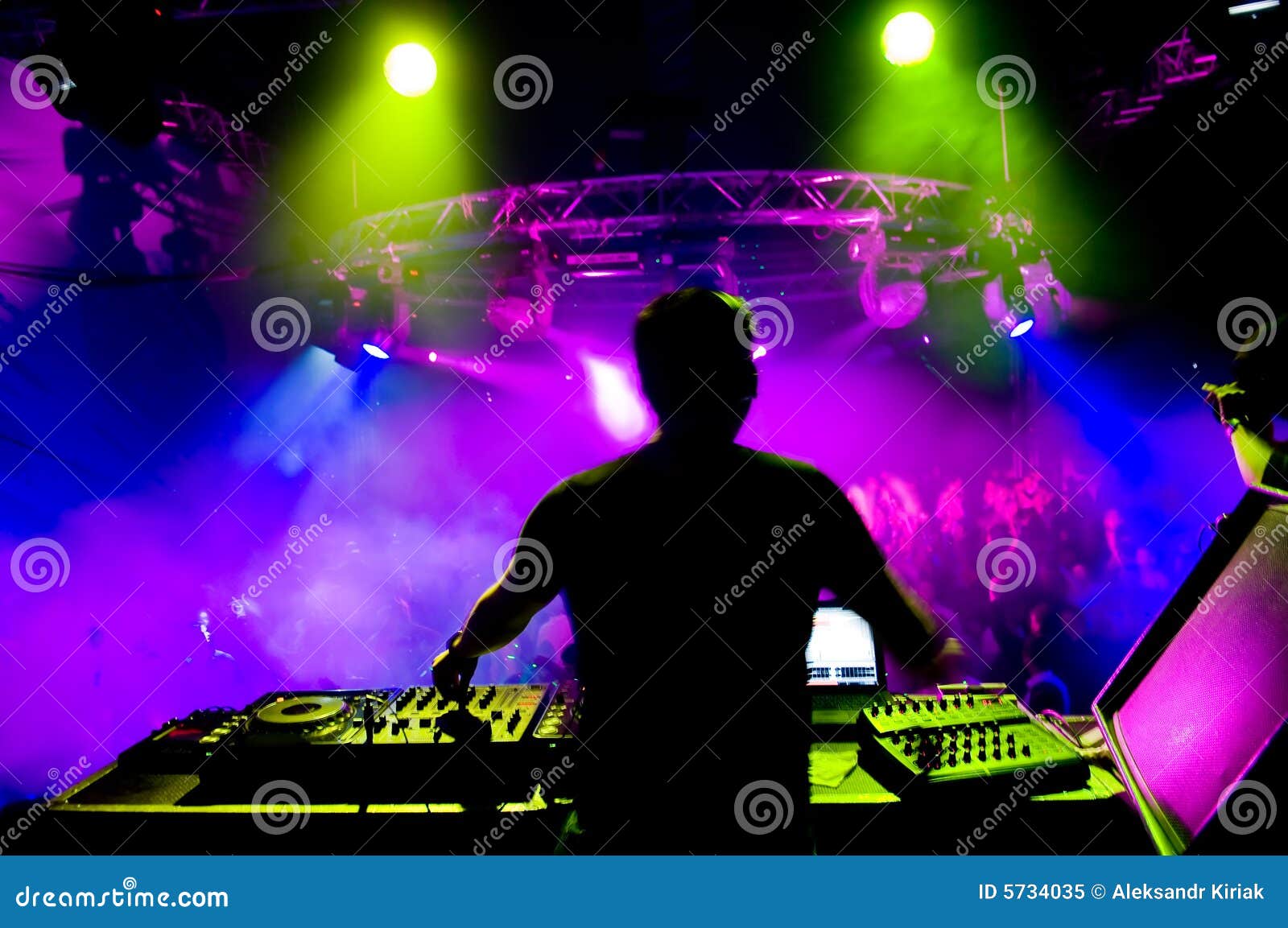 DJ En El Concierto Foto de archivo libre de regalías - Imagen: 5734035