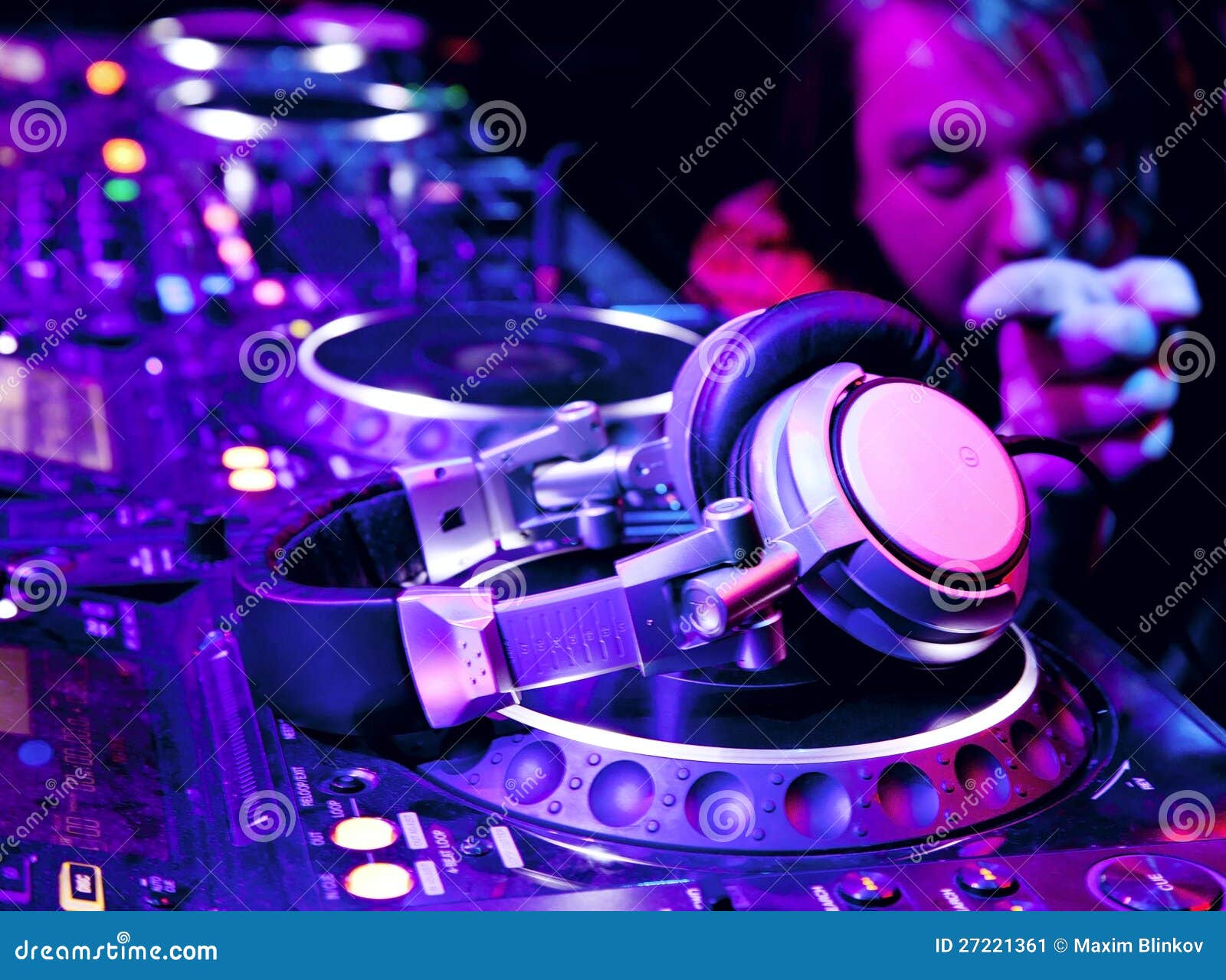 Dj mixes the track stock image. Image of mixing, electronics - 27221361