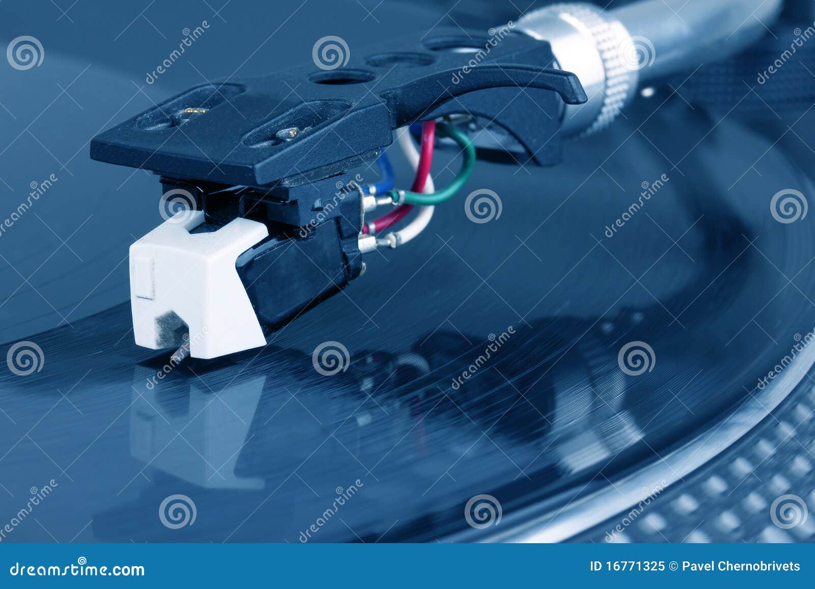Dj Needle on Spinning Turntable Stock Image - Image of nightclub, black ...