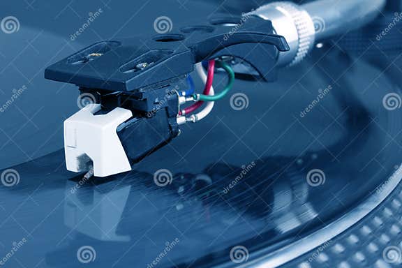 Dj Needle on Spinning Turntable Stock Image - Image of nightclub, black ...