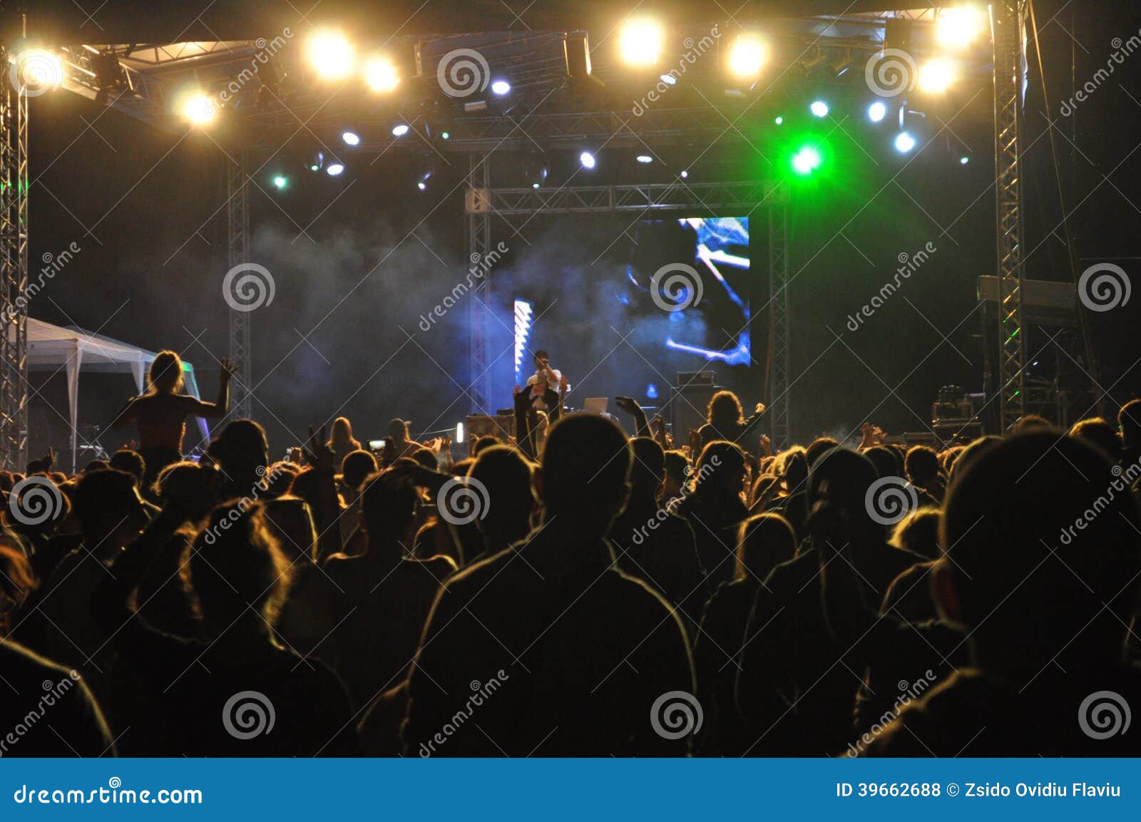 DJ no concerto foto de stock. Imagem de ventilador, auditivo - 39662688
