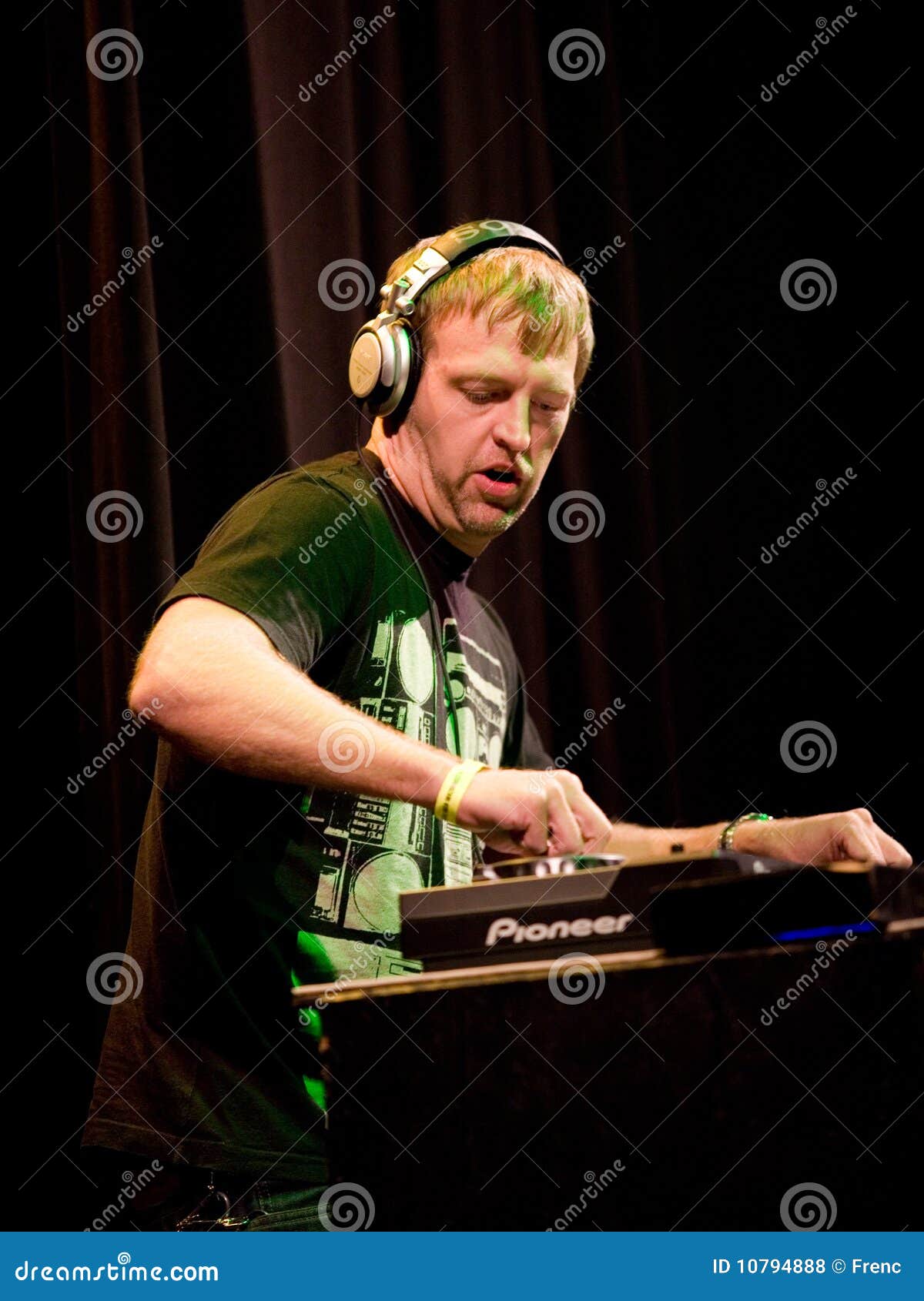 DJ Party Ben Perform on Stage at Zold Pardon Editorial Stock Photo ...