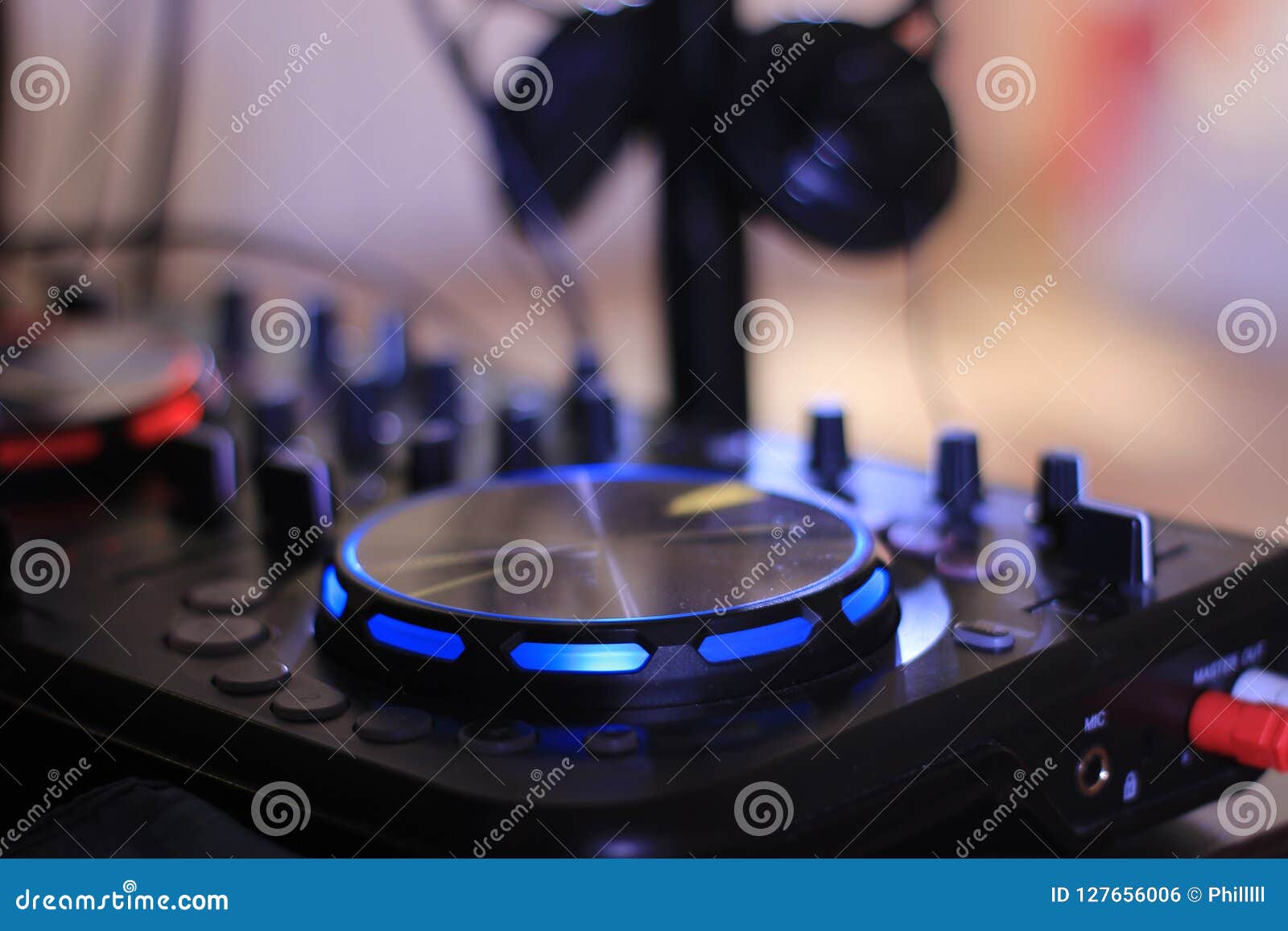 DJ Round Pulpit Operatora Dla Mieszanki Muzyki Zdjęcie Stock - Obraz ...