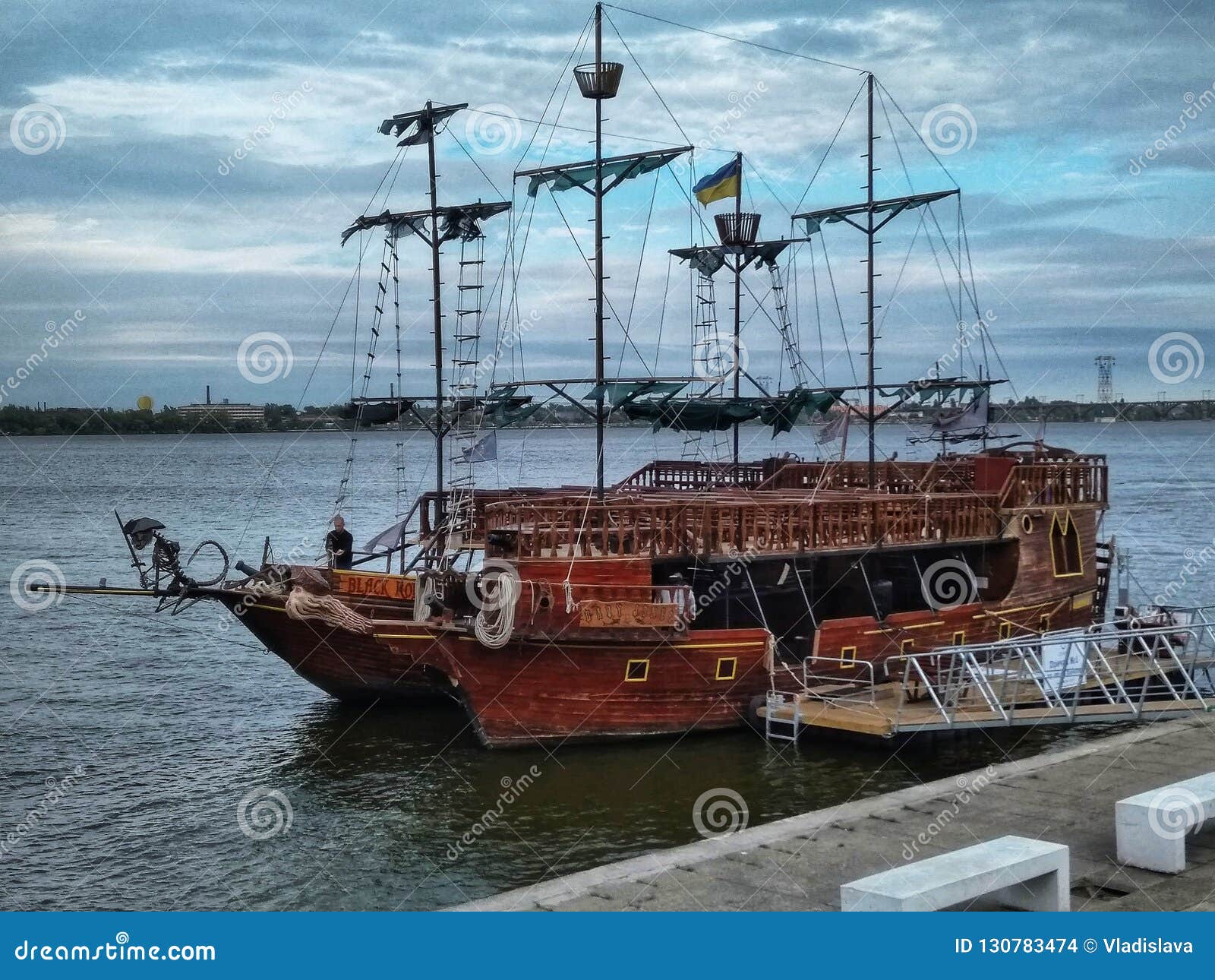 Djek Sparrow Black Moon Pirates Stock Photo - Image of sparrow, pirates ...