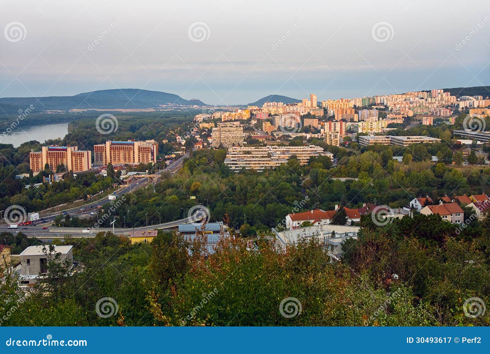 Dlhe Diely stockbild. Bild von slowakei, zeitgenössisch - 30493617