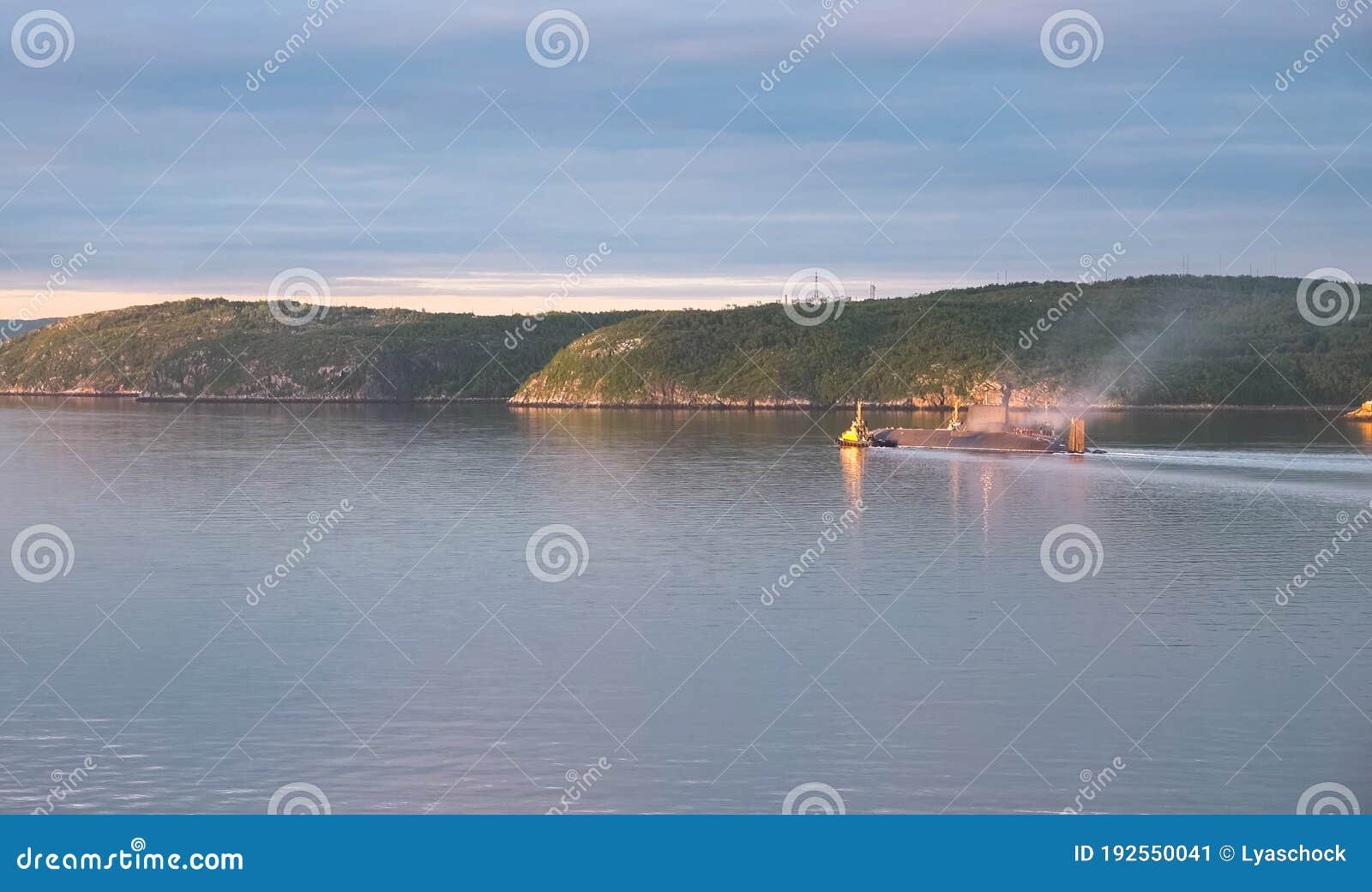Dmitry Donskoy, Submarino Nuclear Ruso Imagen de archivo - Imagen de ...
