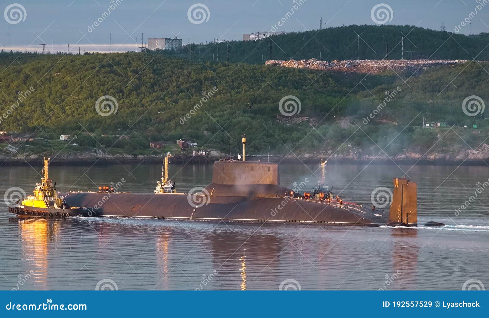 Dmitry Donskoy, Submarino Nuclear Ruso Imagen de archivo - Imagen de ...